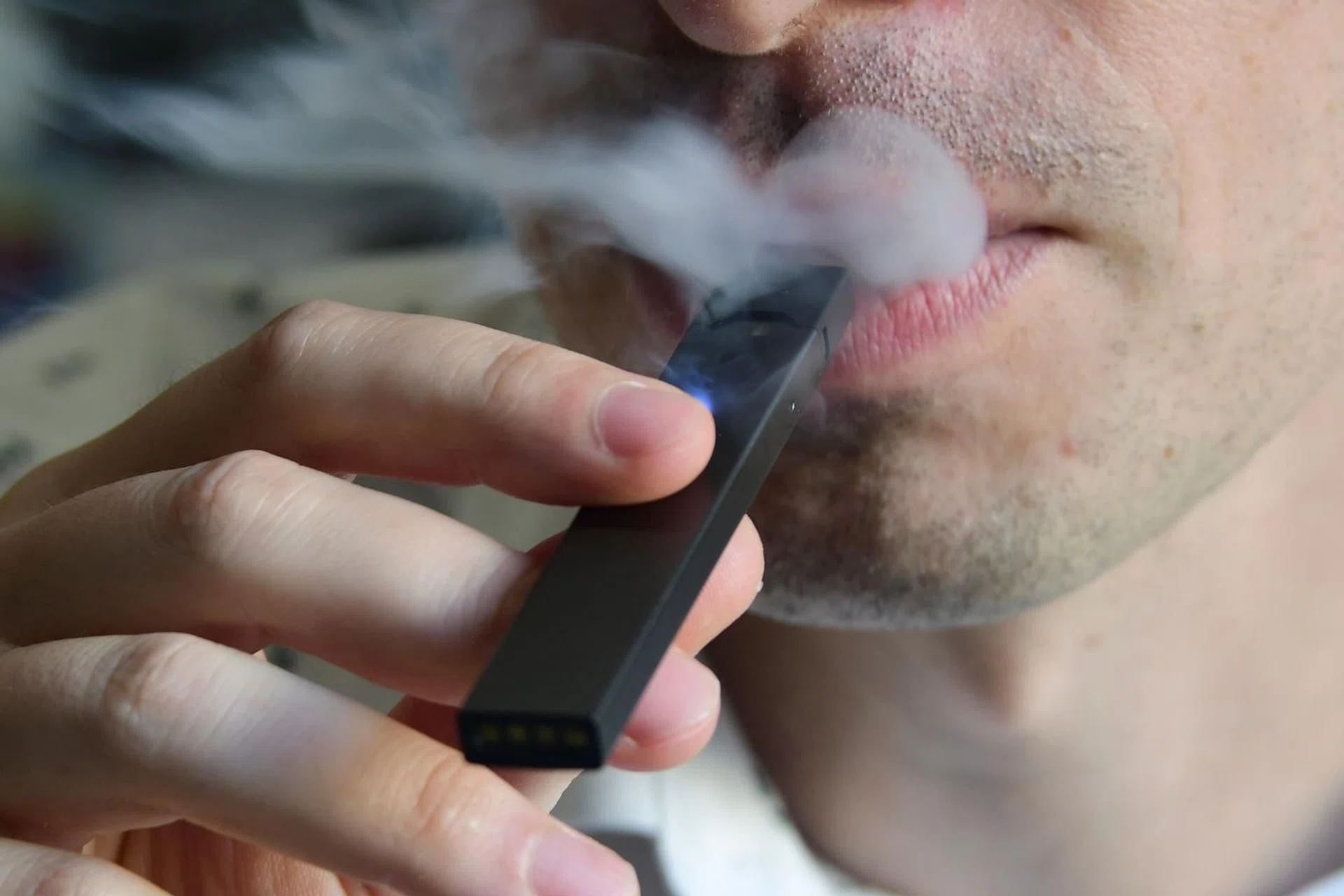 Vaping related lung disease claims third life in US - The Business Times