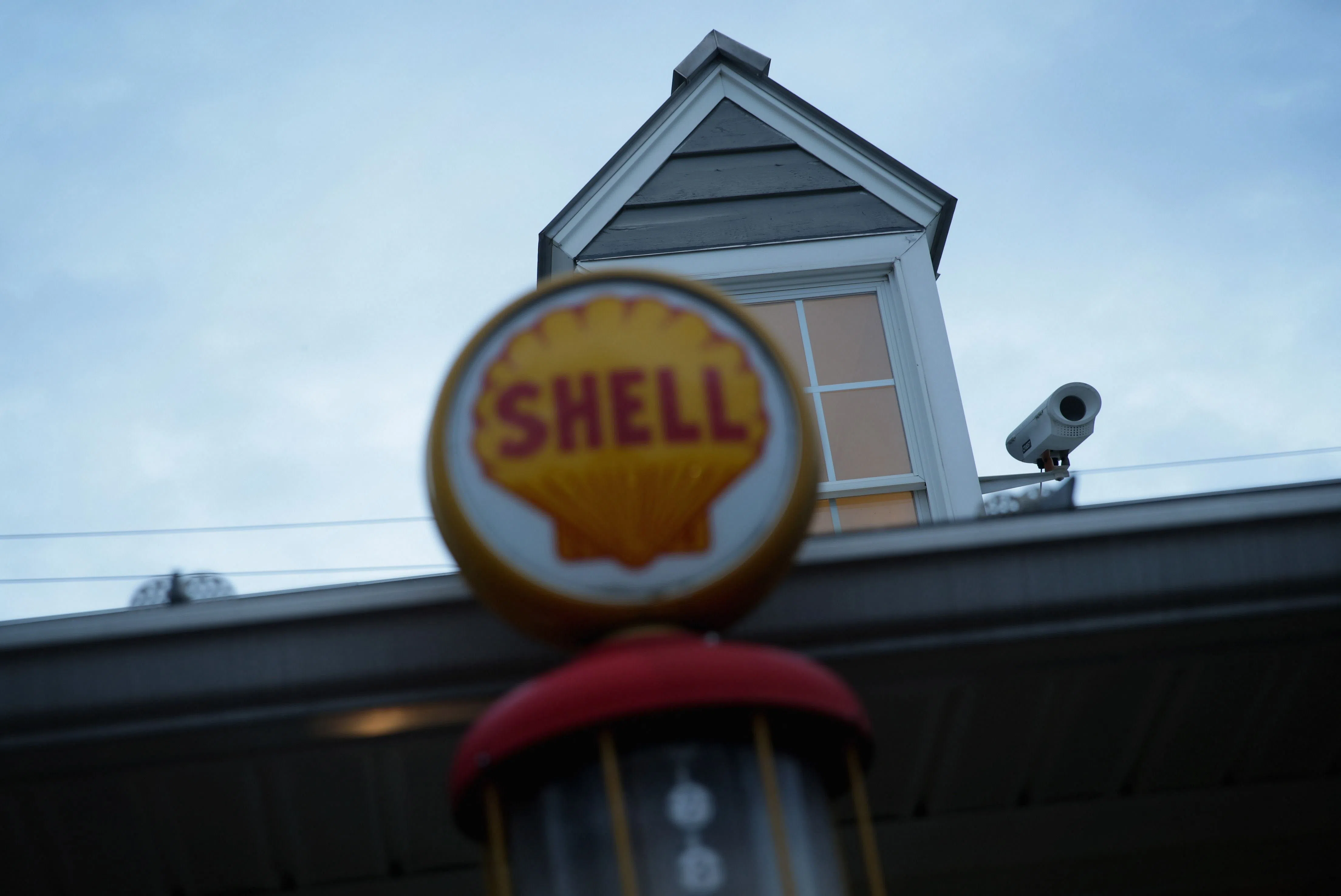 Shell starts oil production from Malaysian deep-water platform