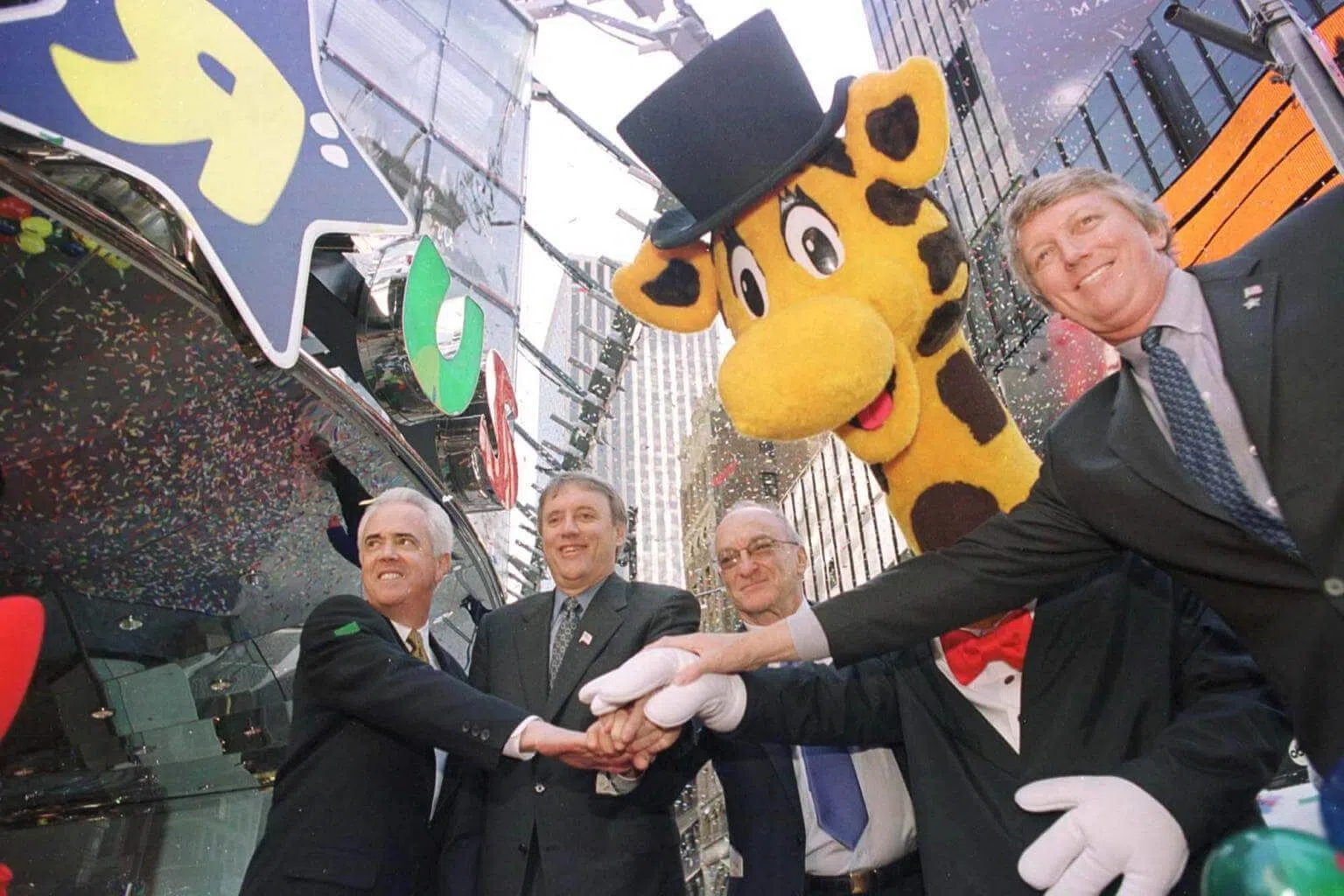Toys 'R' Us founder dies as iconic retail chain folds