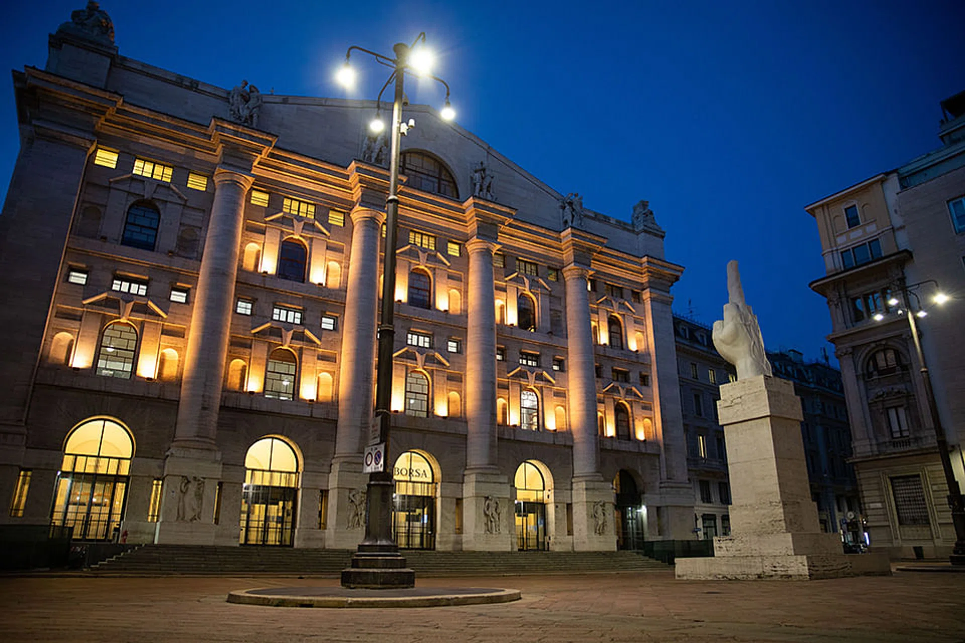LSE seals 4.33b euro Borsa sale to Euronext, Italian banks - The ...