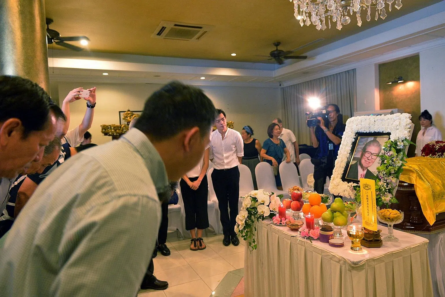 PM Lee pays tribute to late philanthropist Lee Seng Gee - The Business ...