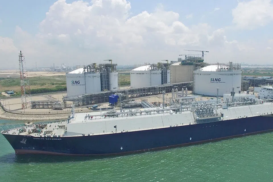 Singapore Pavilion Energy marks first ship-to-ship LNG refuelling operation
