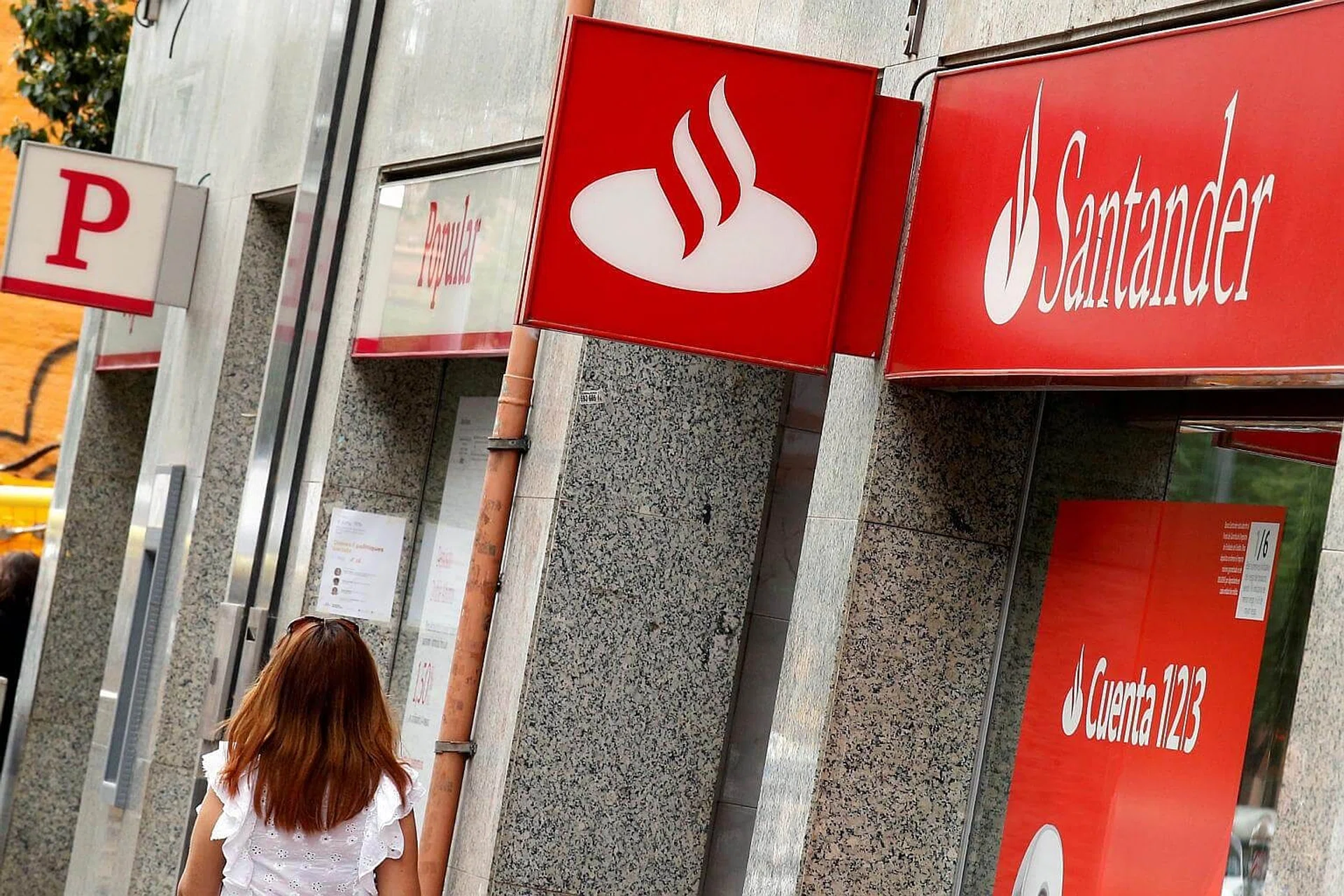 Santander is said to plan raising stake in US auto loan unit - The ...