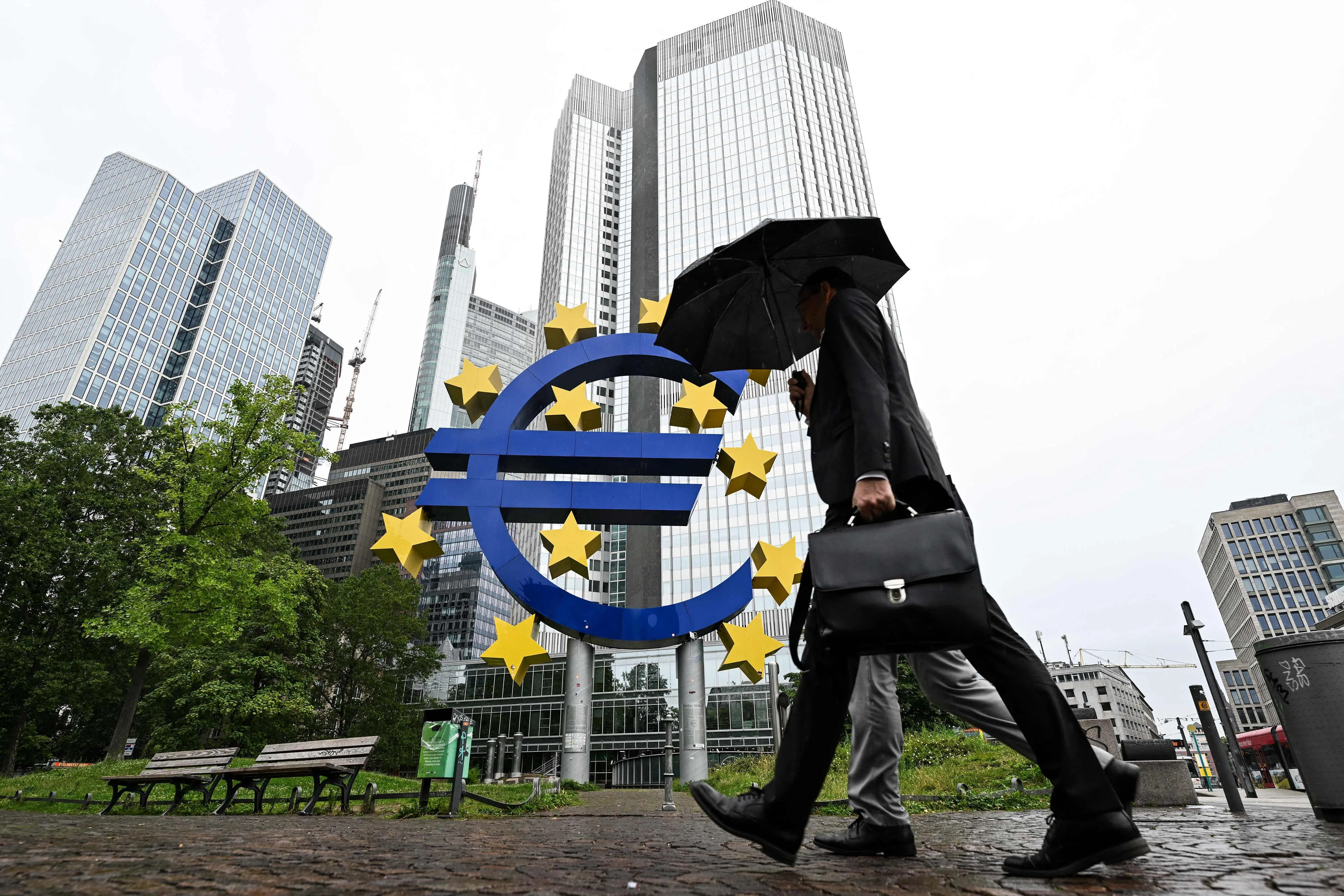 Hedge funds ditch bets on euro ahead of ECB decision - The Business Times