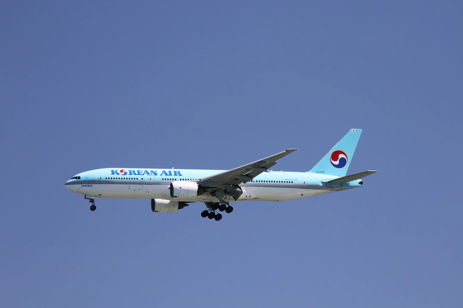 Korean Air approves loan for Hanjin Shipping - The Business Times