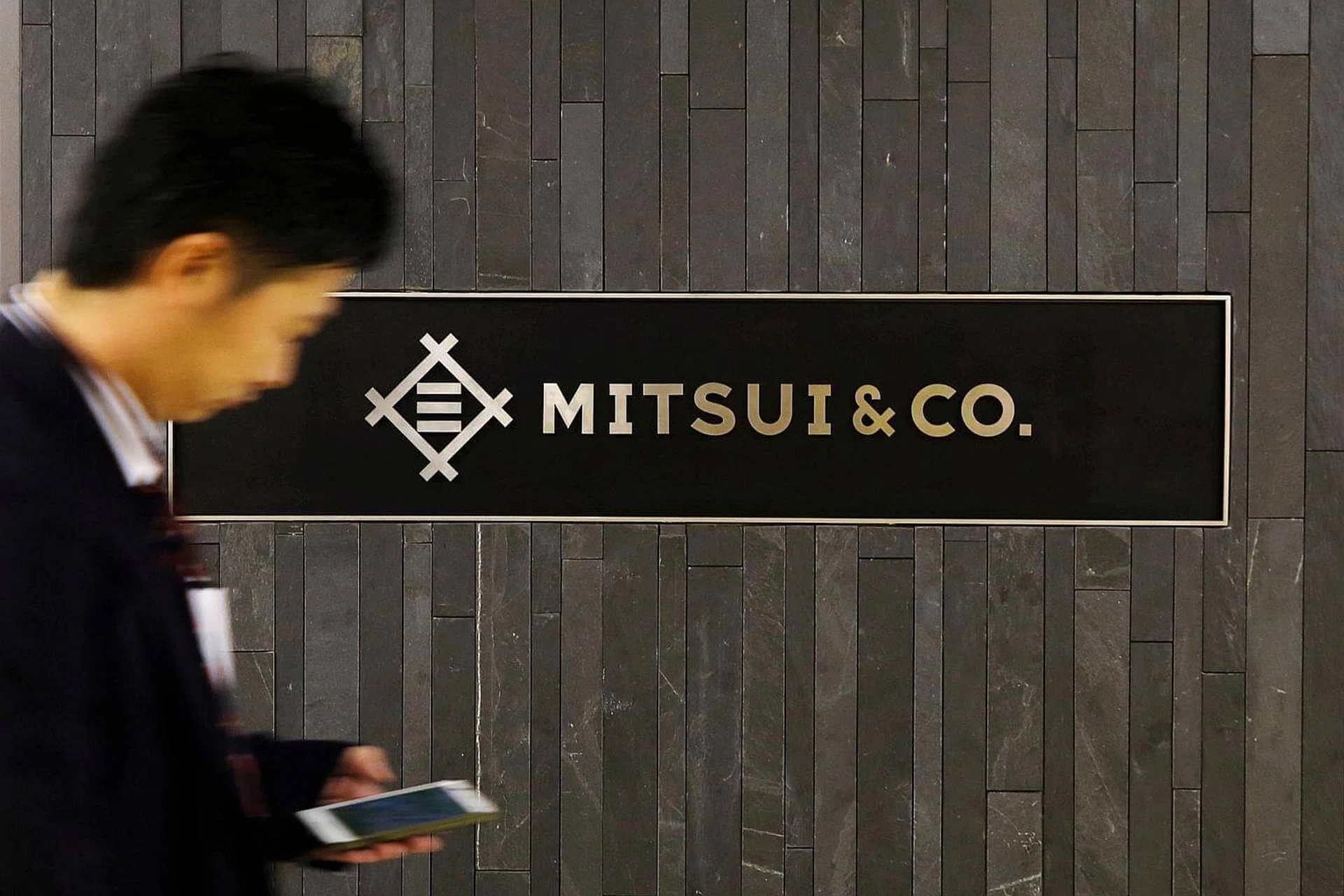 Japan's Mitsui heats up bidding war for Australian gas producer AWE ...