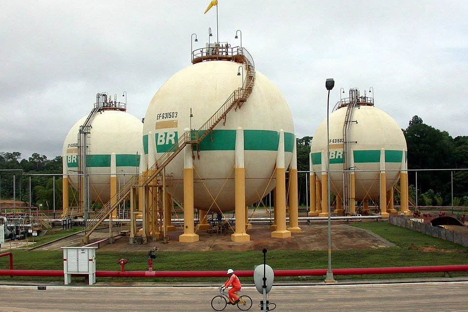 Brazil fuel imports to fall from record as Petrobras cuts prices