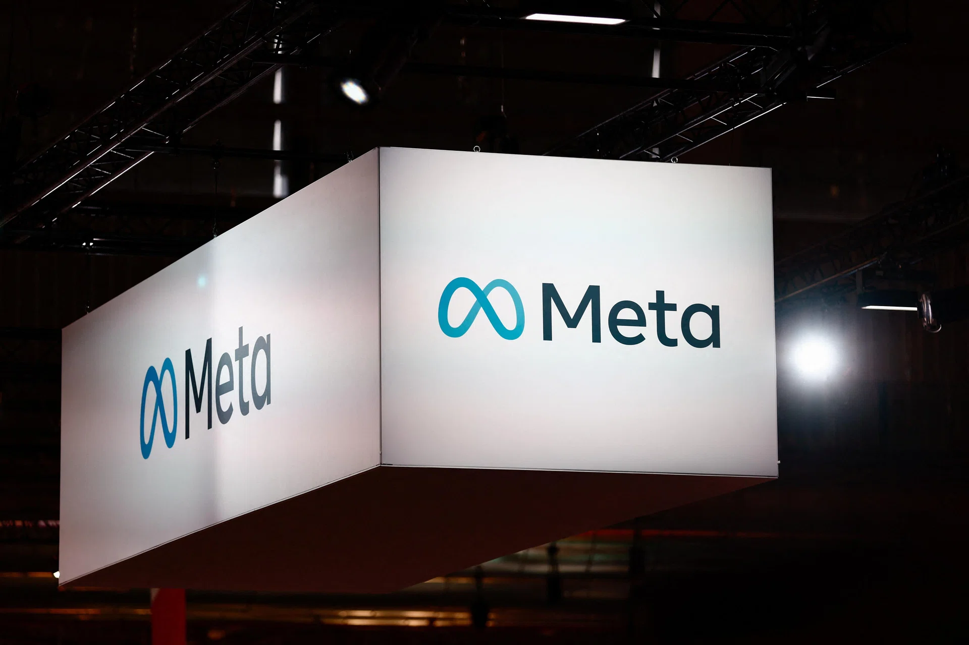 Meta's social media apps back up after outage - The Business Times