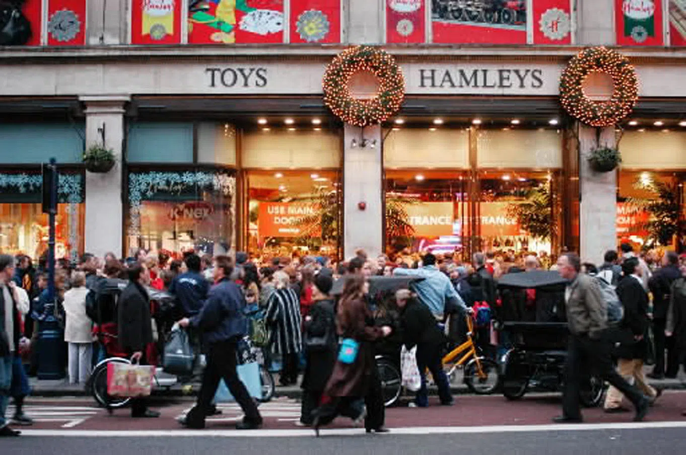 Hamleys toy store targets China as one-child limit comes to end - The ...