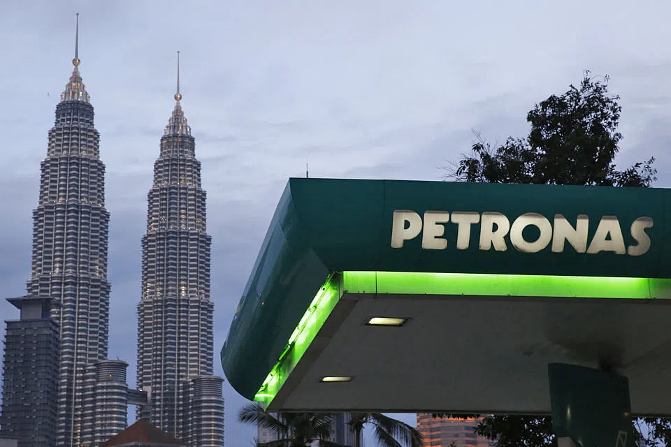Petronas to cut capital, operational expenditure by up to RM20b in 2016