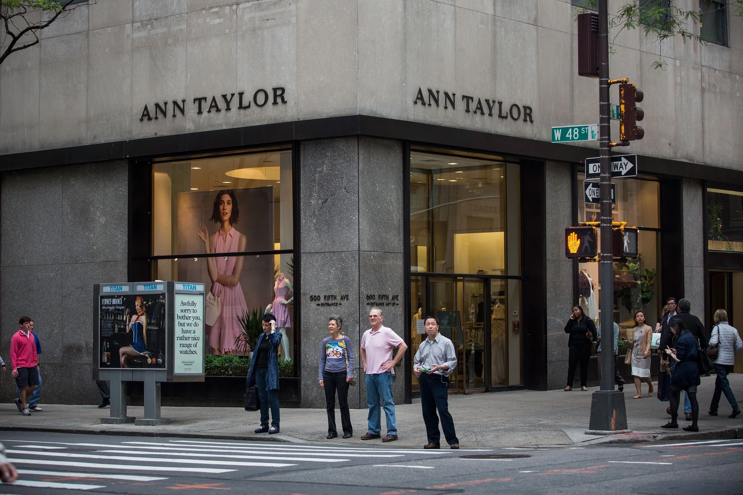 Ascena agrees to buy Ann Taylor owner for US$2.1b