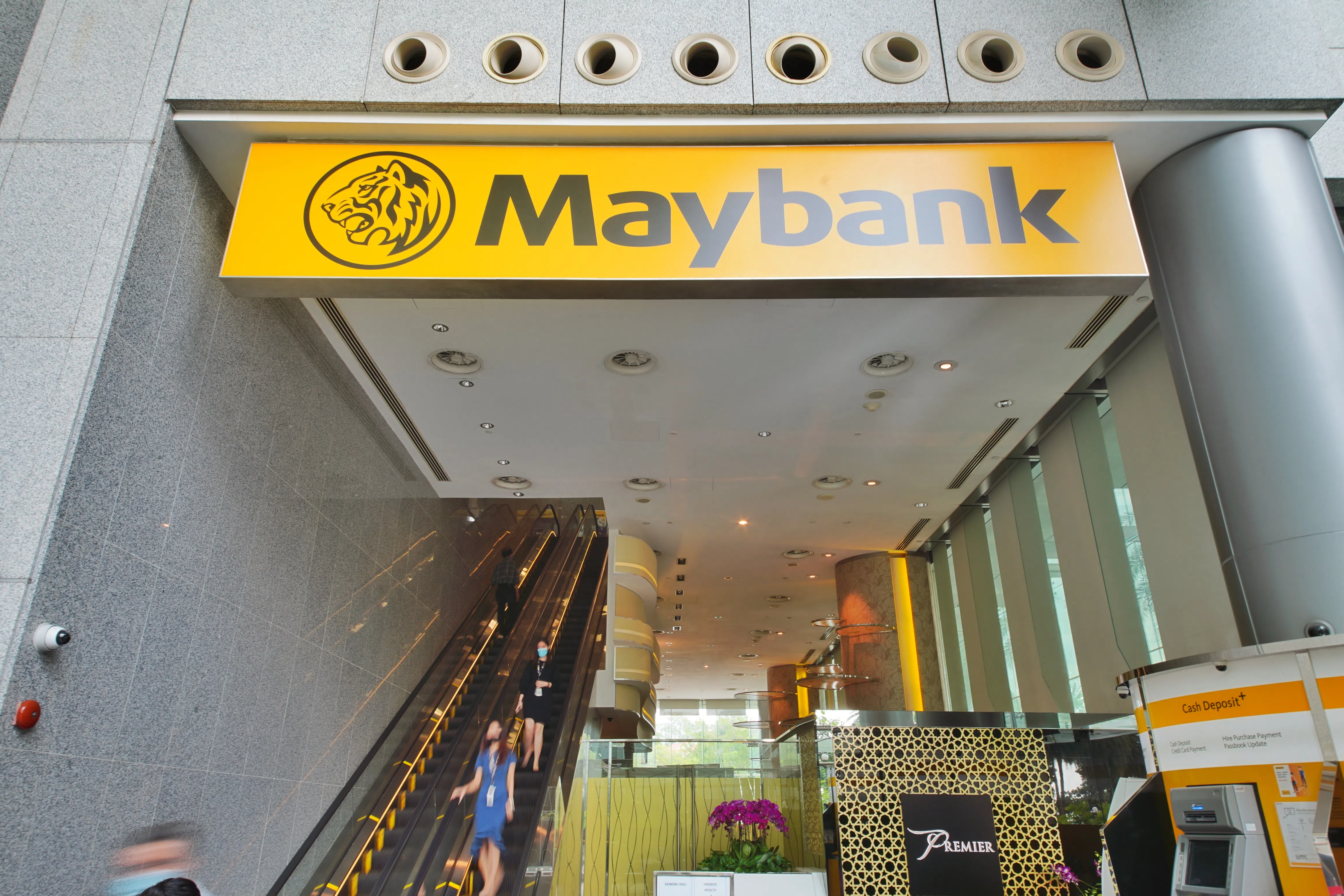 Maybank Q4 earnings inch up 5.4% to RM2.2b on higher interest income ...