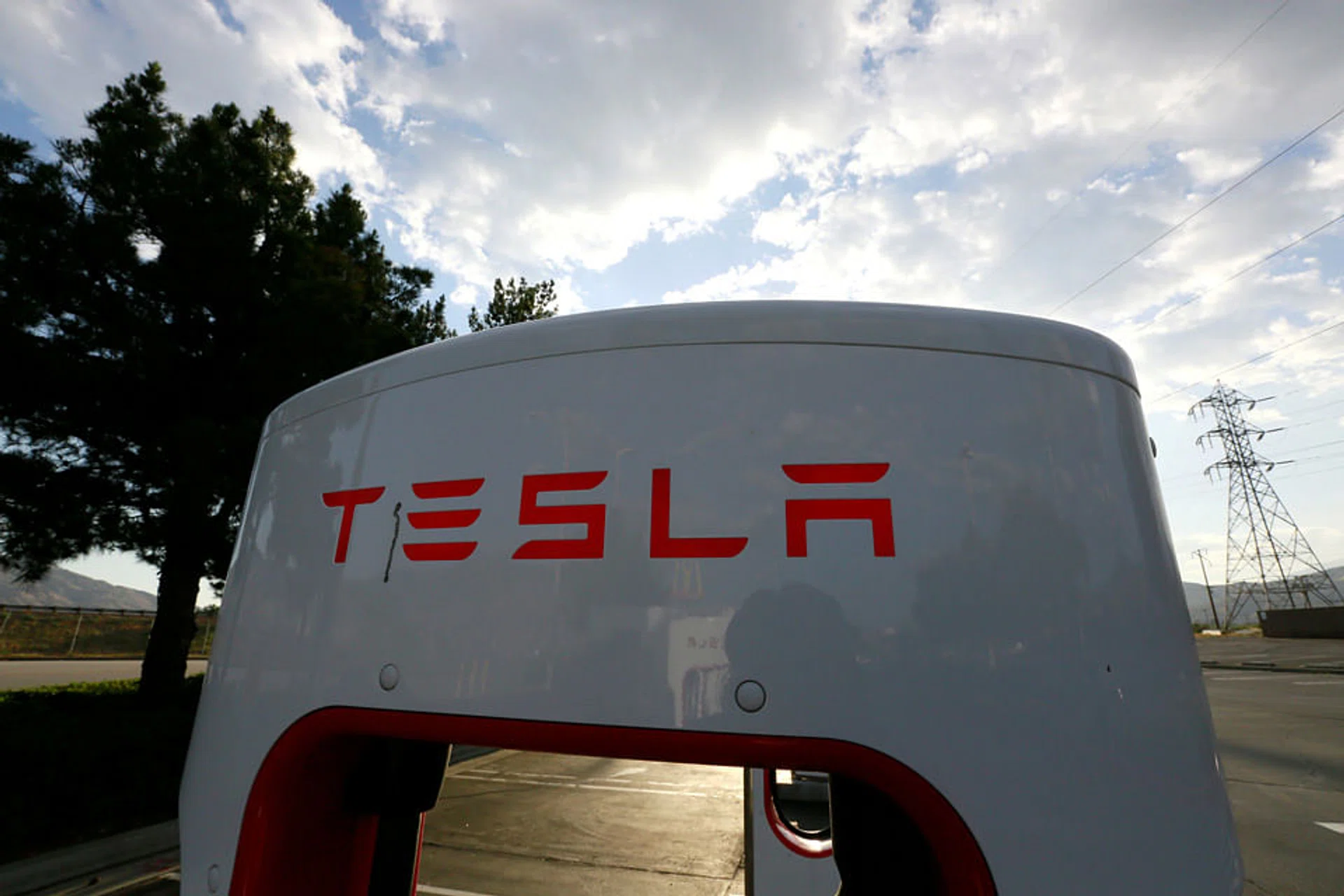California mulls over pollution rule change as Tesla cries foul - The ...