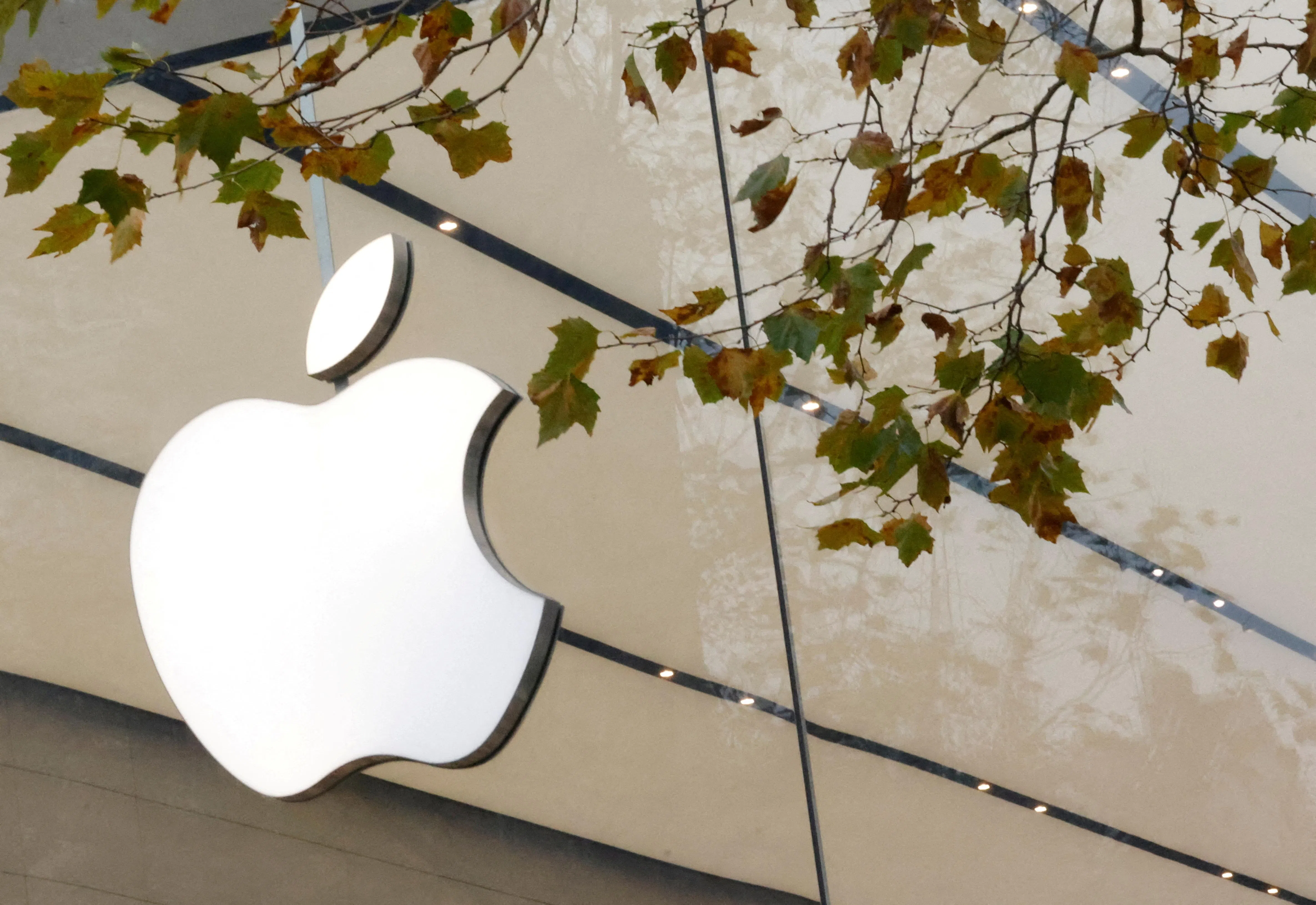 Apple’s longest-serving designer to depart company, adding to exodus ...