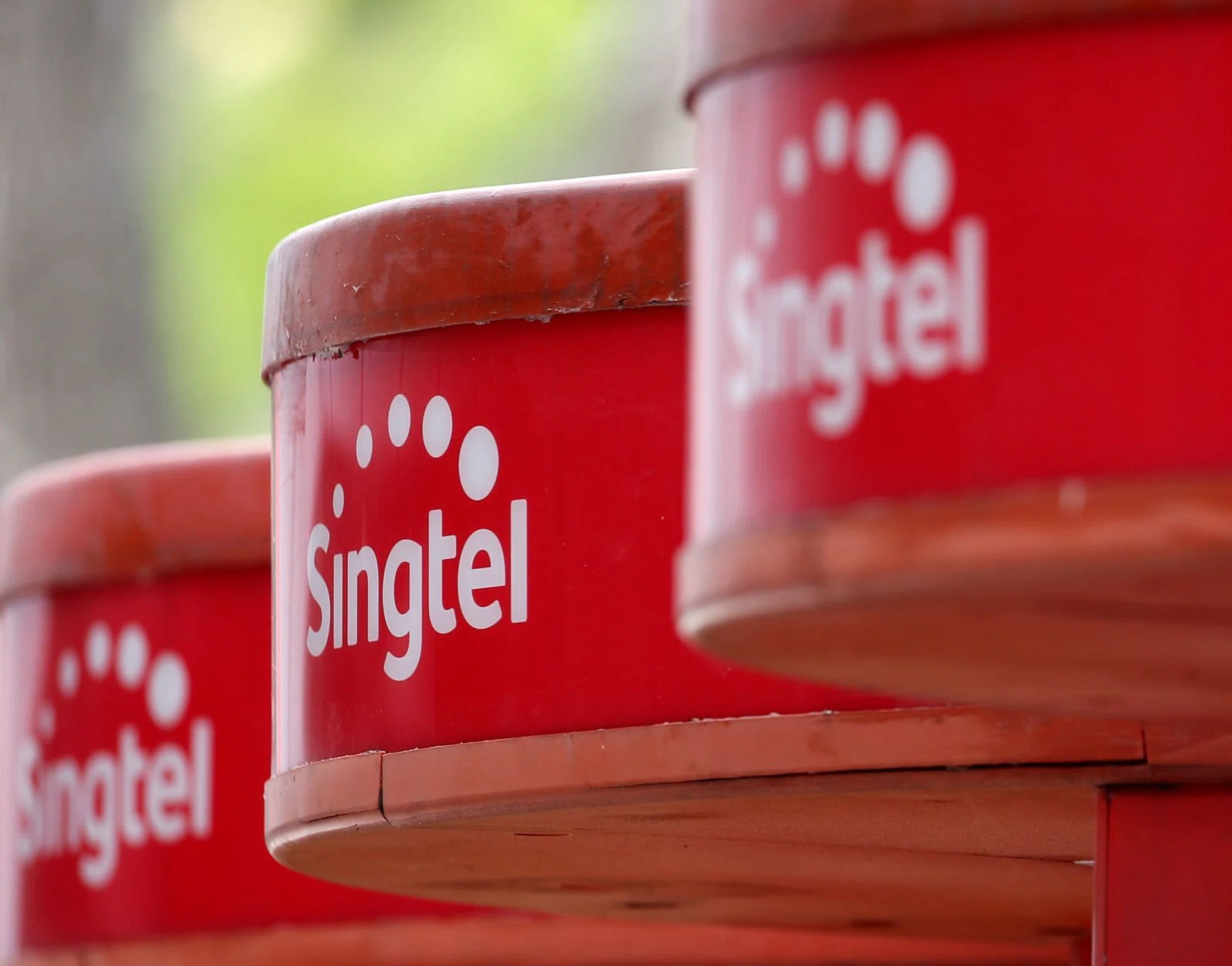 Singtel hires three banks for NetLink Trust IPO - The Business Times