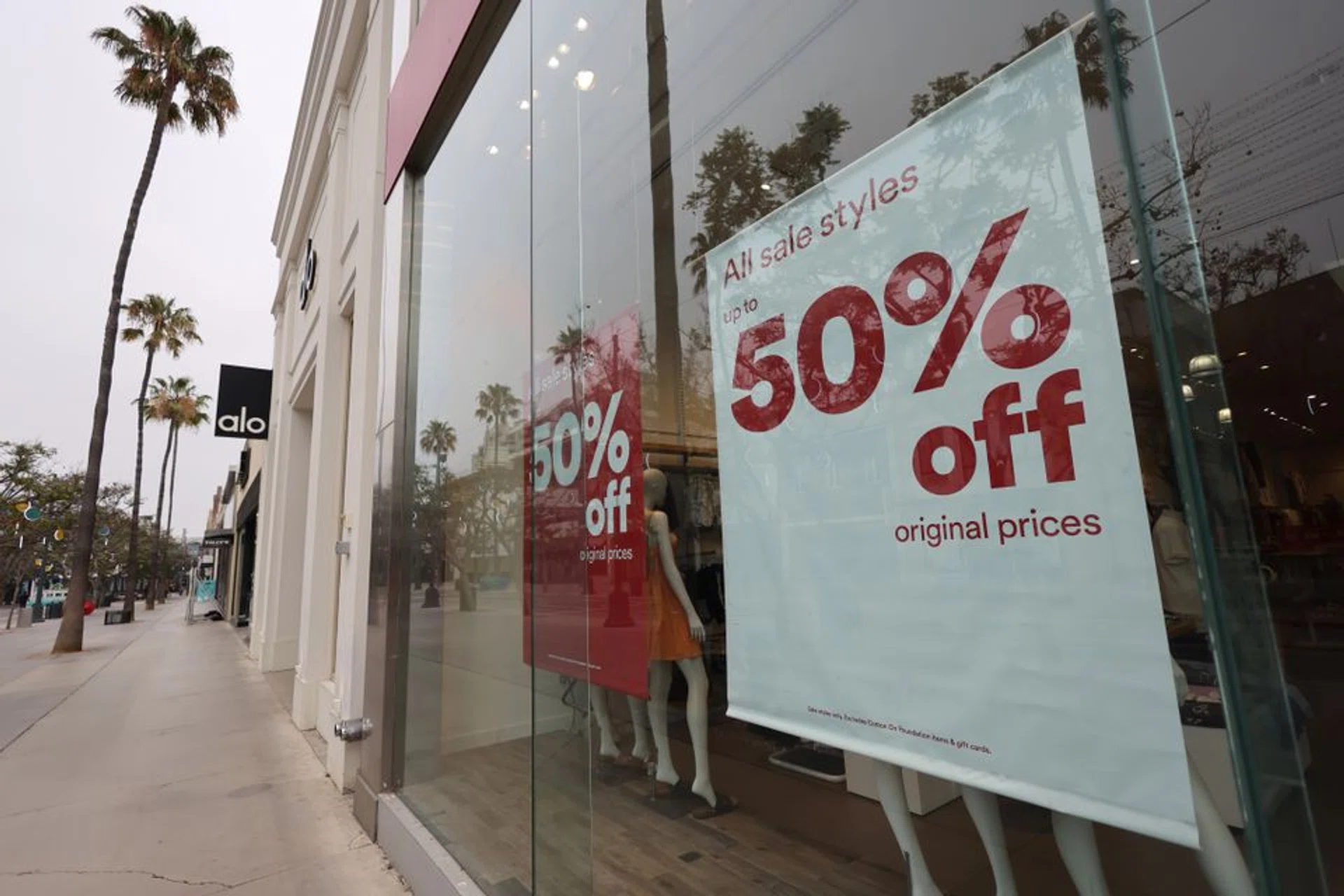 US private sector activity contracts again in August, survey shows ...
