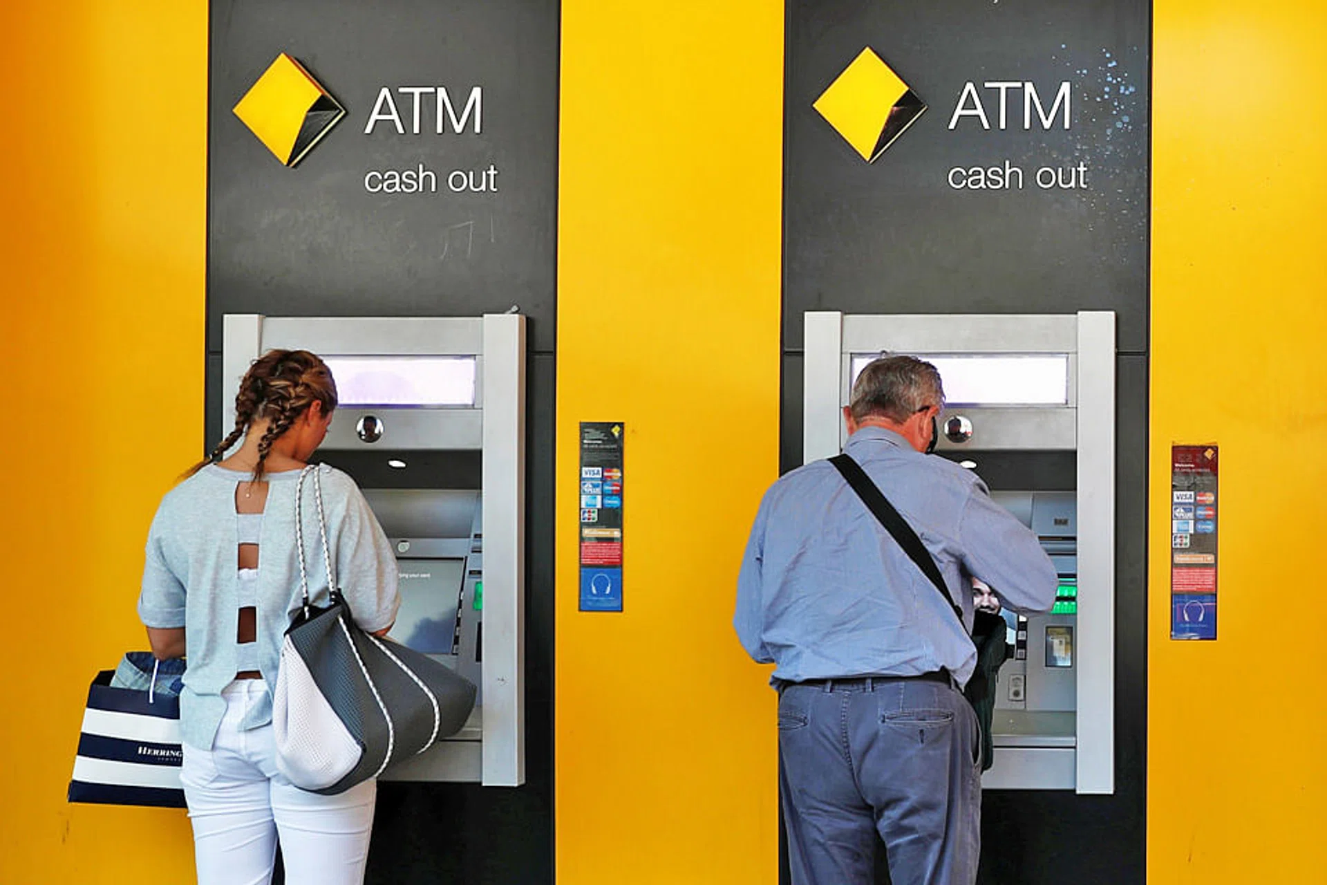 Commonwealth Bank loses customer records - The Business Times