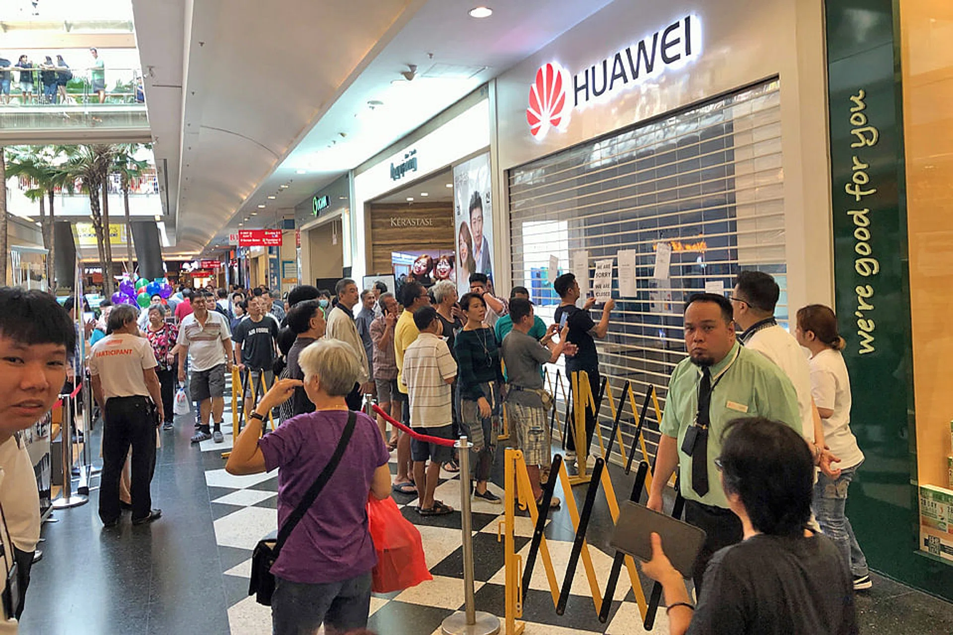 Huawei apologises to customers after thousands queue in vain for S$54 ...