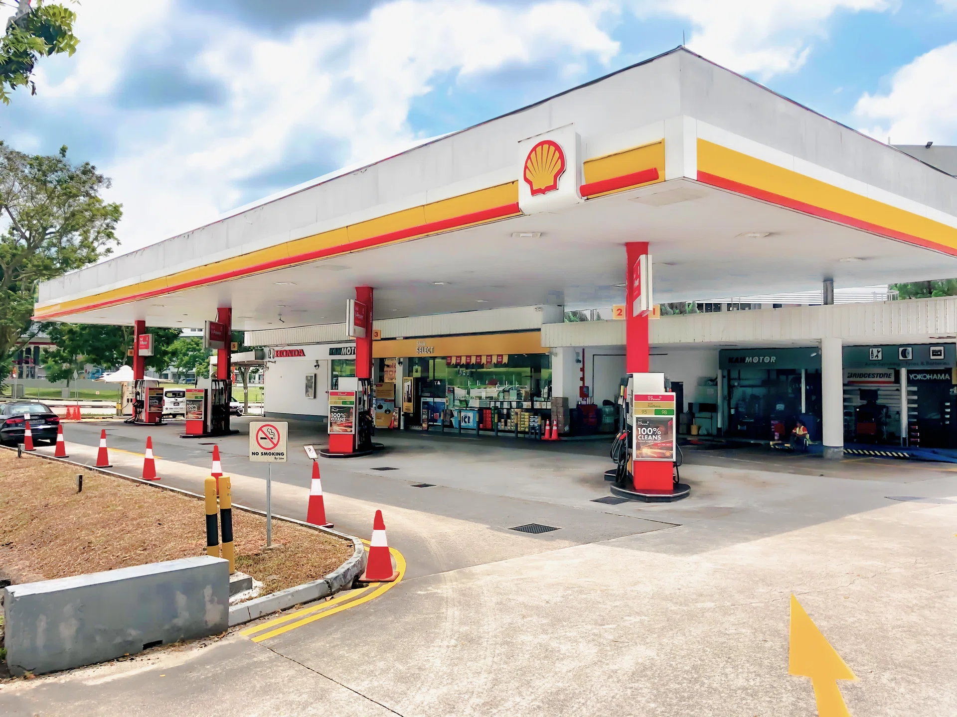 EMA and Shell debut first solar-powered green EV charging stations ...