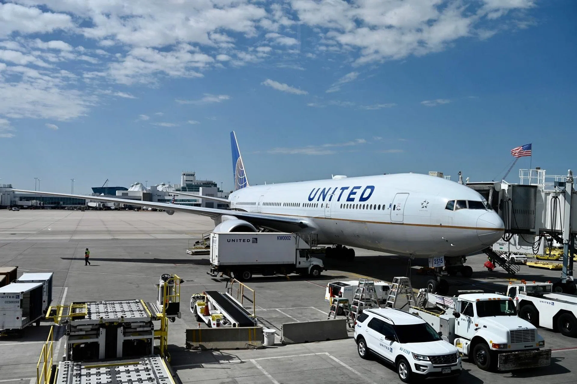United to drop contract with ExpressJet, dealing fatal blow - The ...