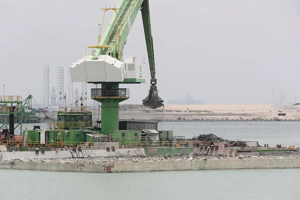 The world's largest fully automated terminal - The Business Times