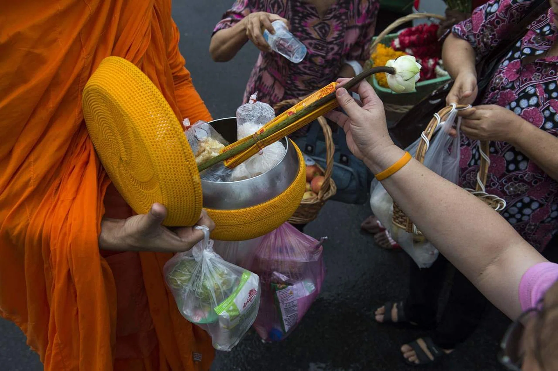 Eat, pray, exercise: Thailand's monks battle weight problems - The ...