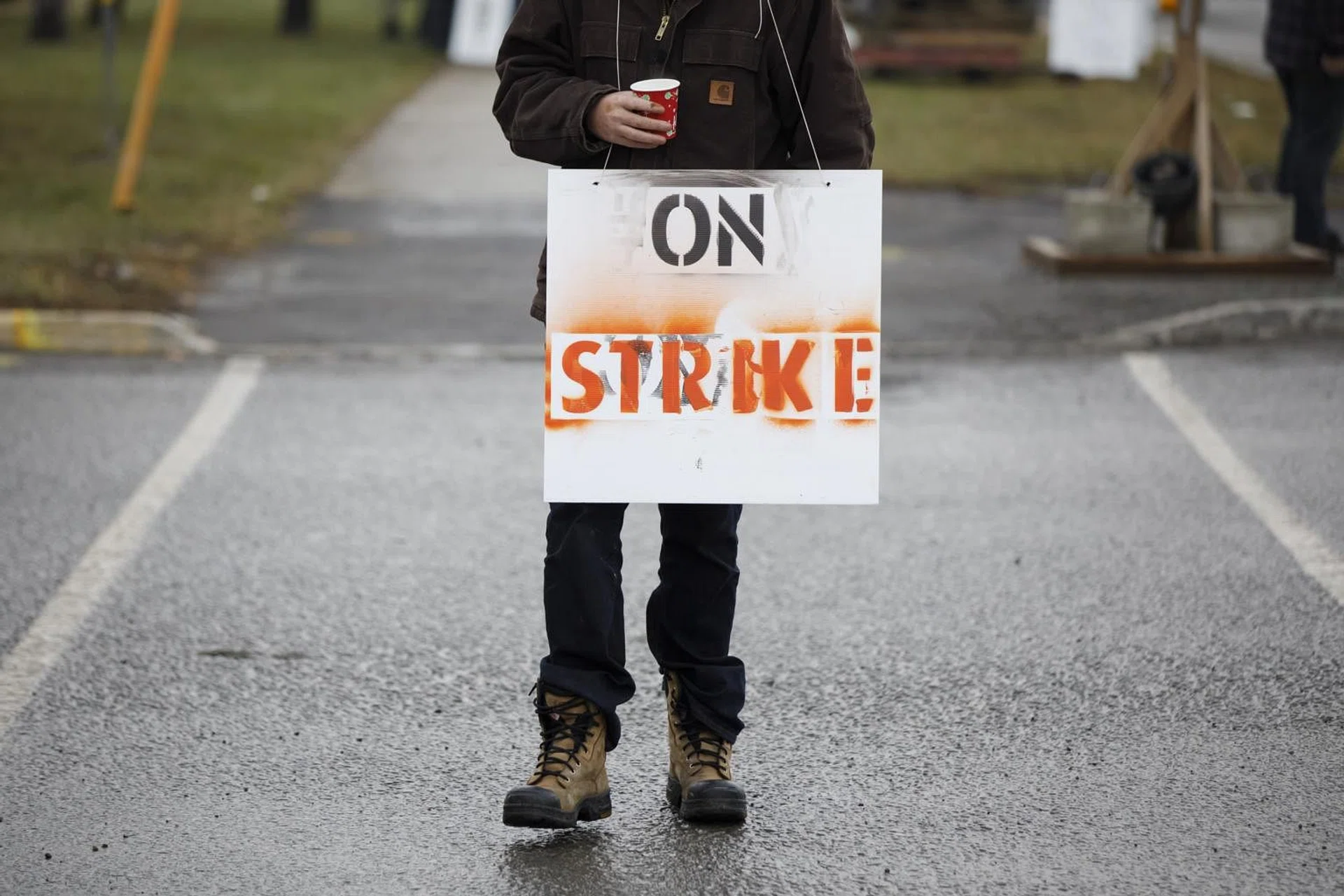 Canada's largest railroad hit by strike, putting Trudeau in hot seat ...