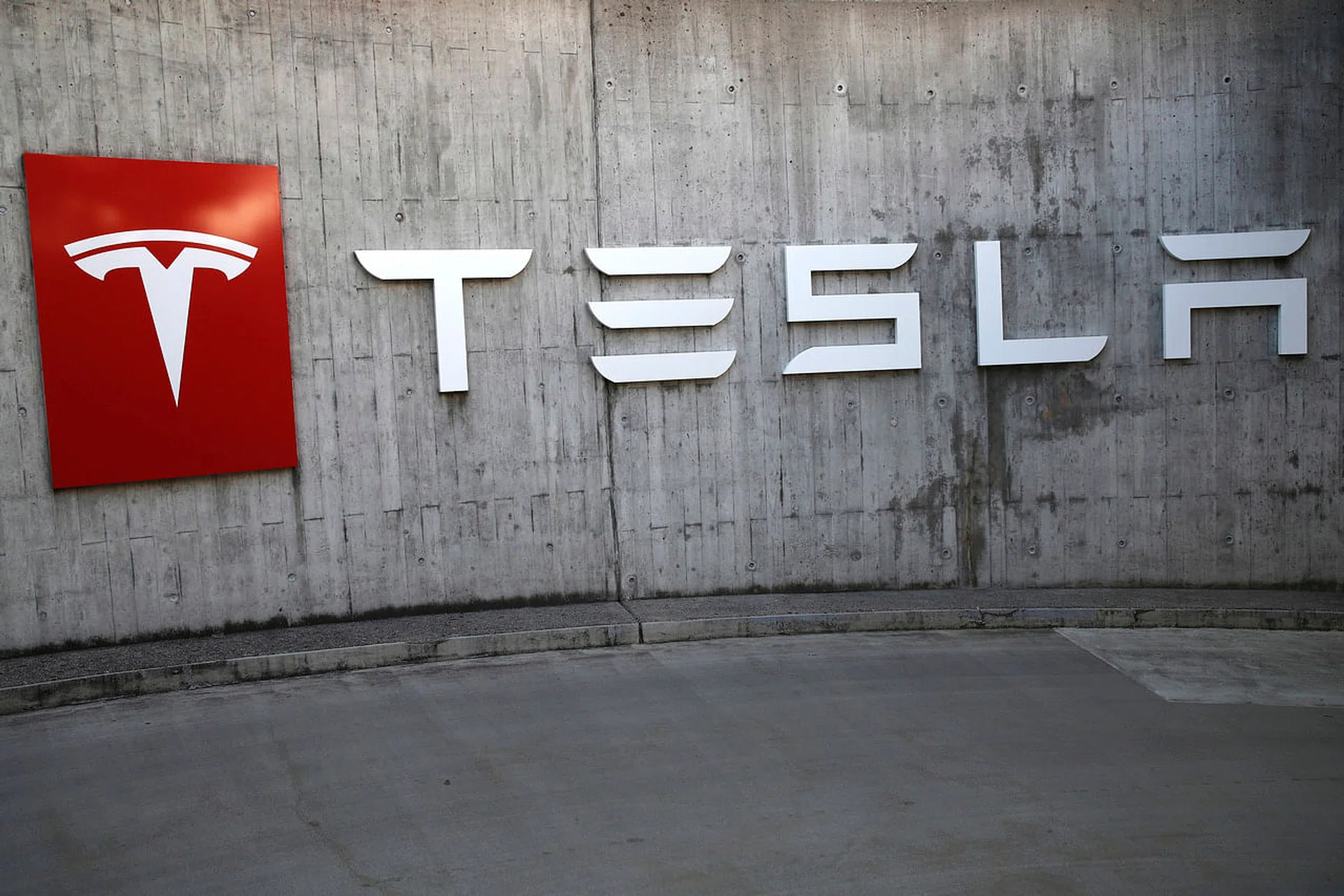 Tesla announces 7 per cent cut to workforce - The Business Times