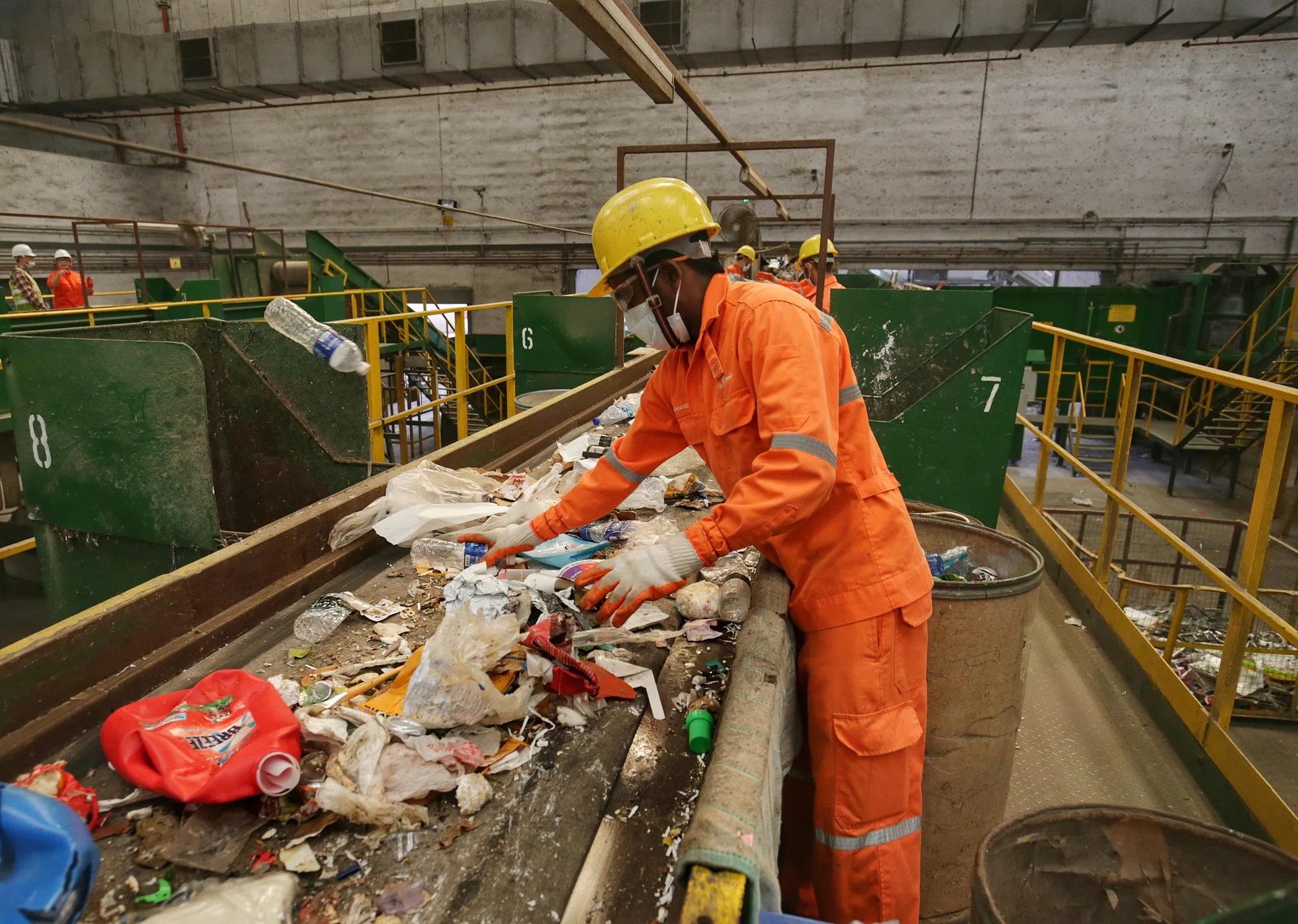Sembcorp says no definitive deal to sell waste management unit; stock ...