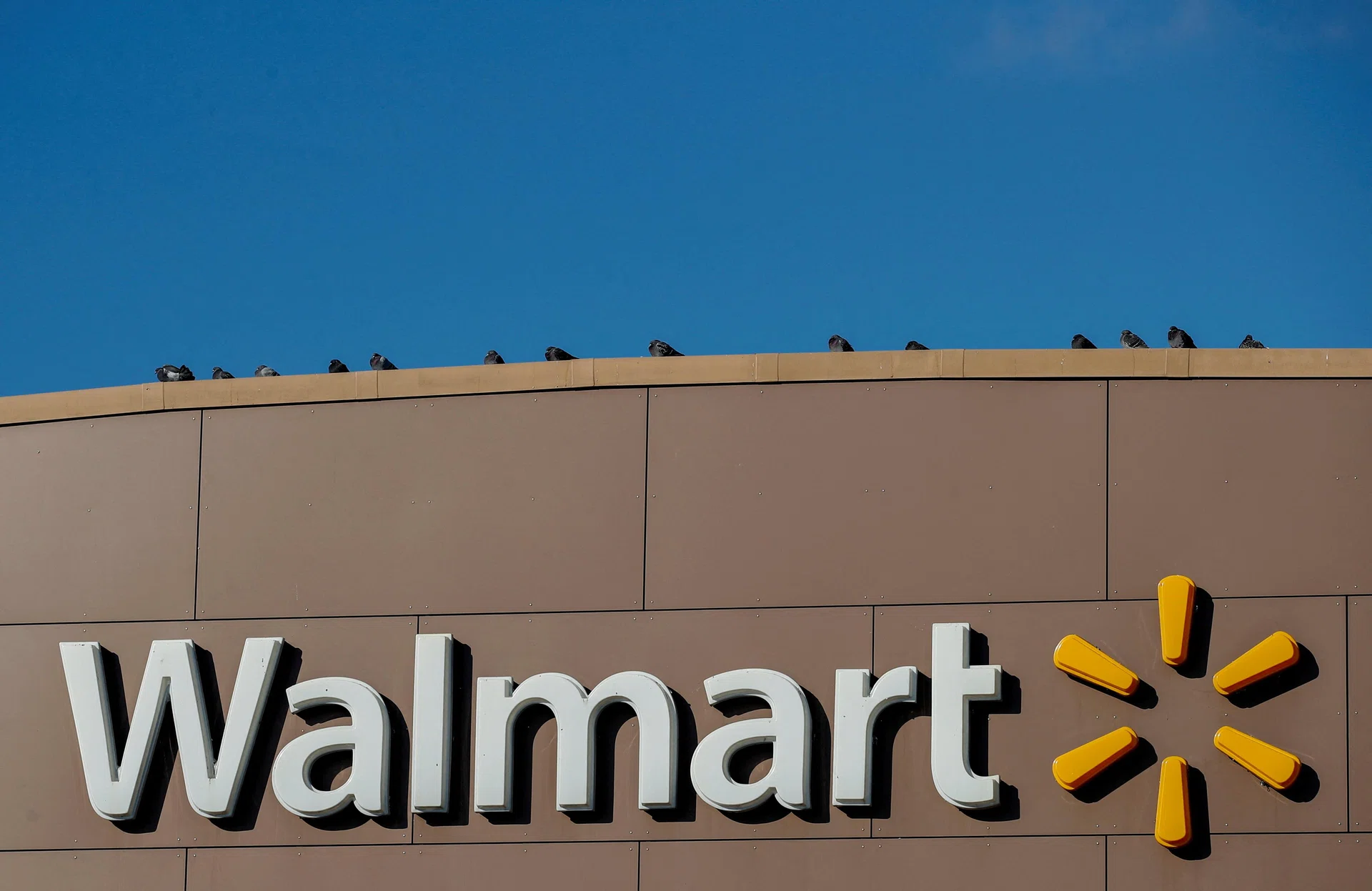 Walmart lifts wages at US stores again amid tight labour market - The ...