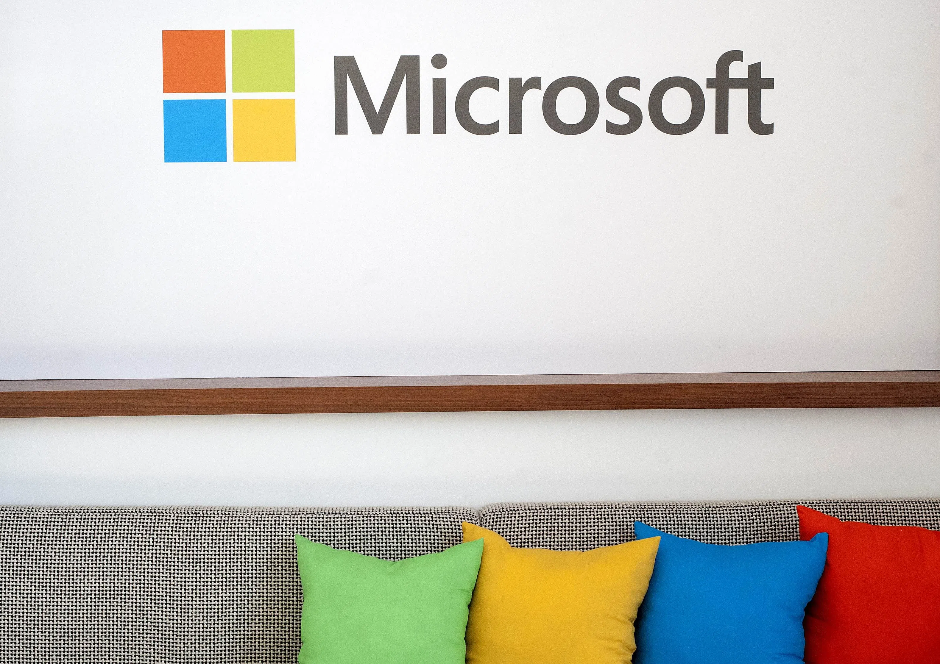 Microsoft executive sees autumn release for Windows 10