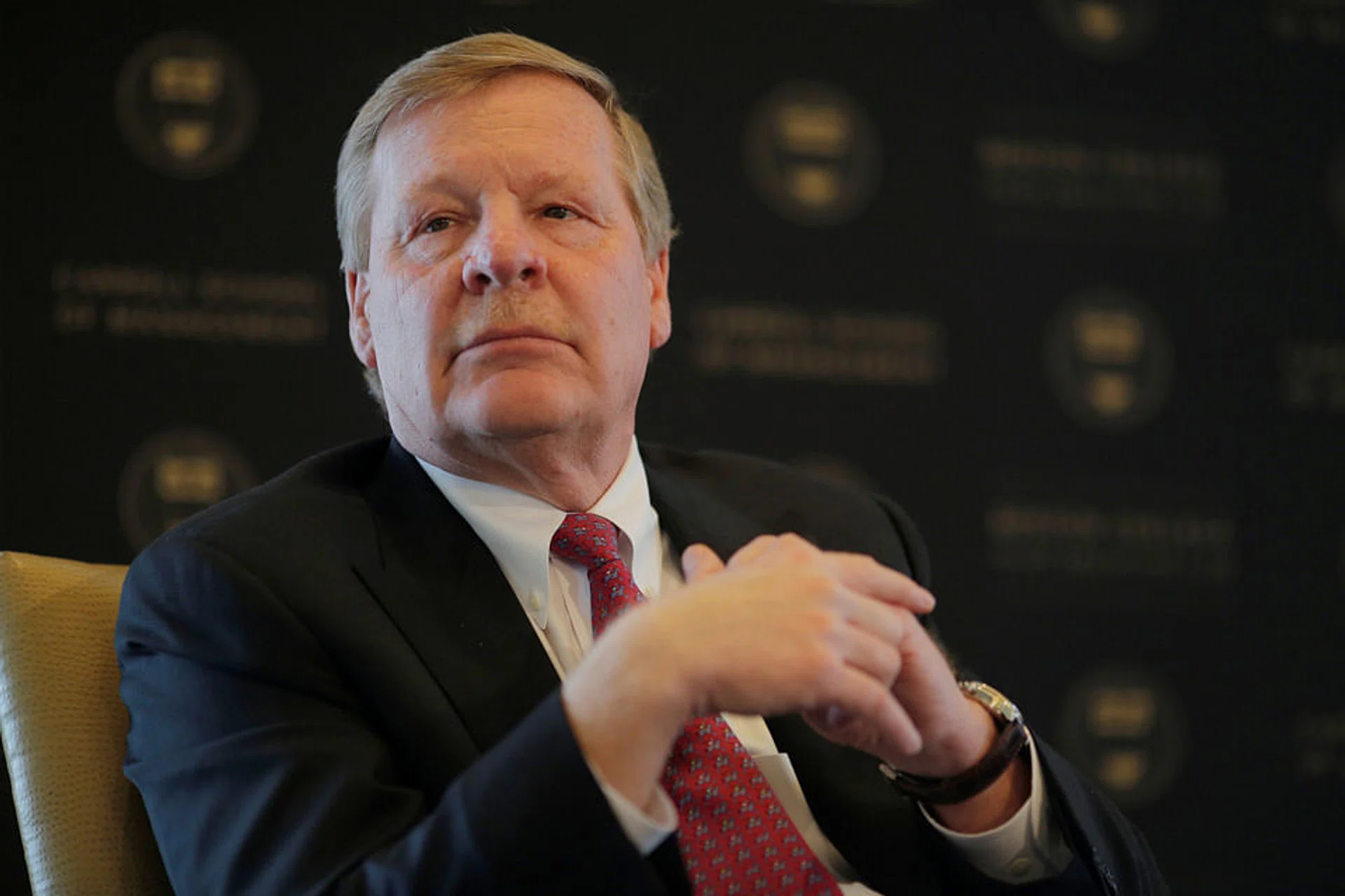 DuPont CEO gives investors confidence Dow deal is on track - The ...