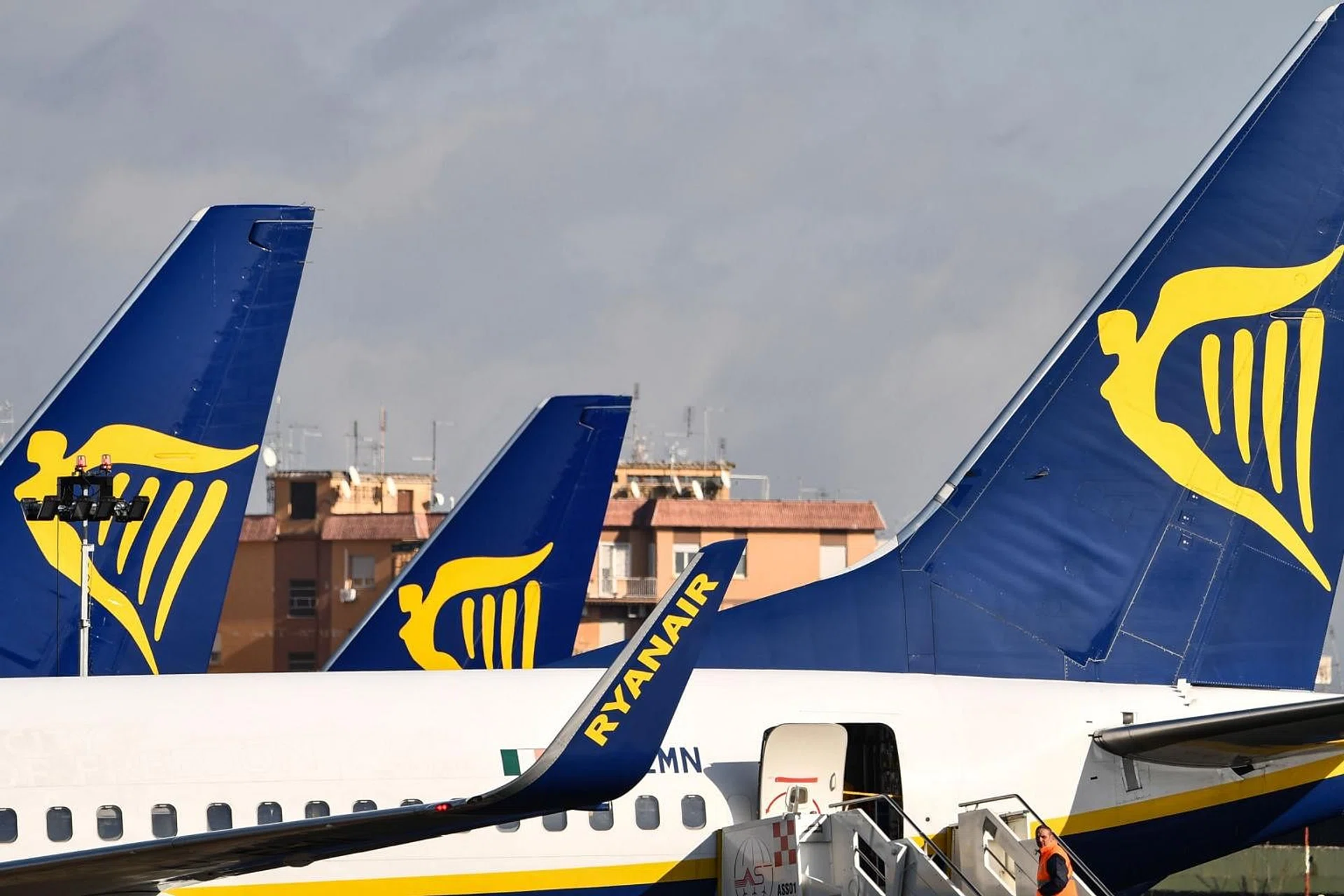 Ryanair expects average fares to fall 6% in key summer season - The ...