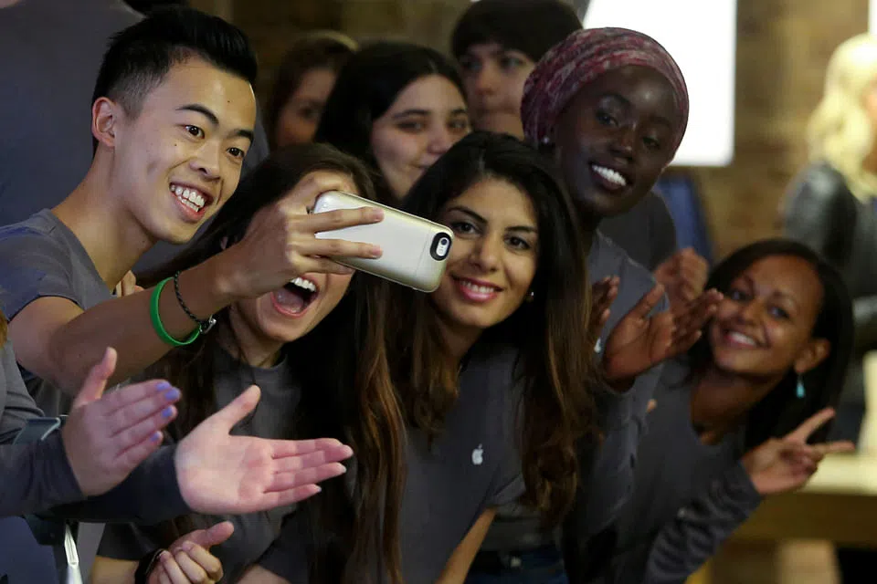 Apple makes slight progress in racial, gender diversity