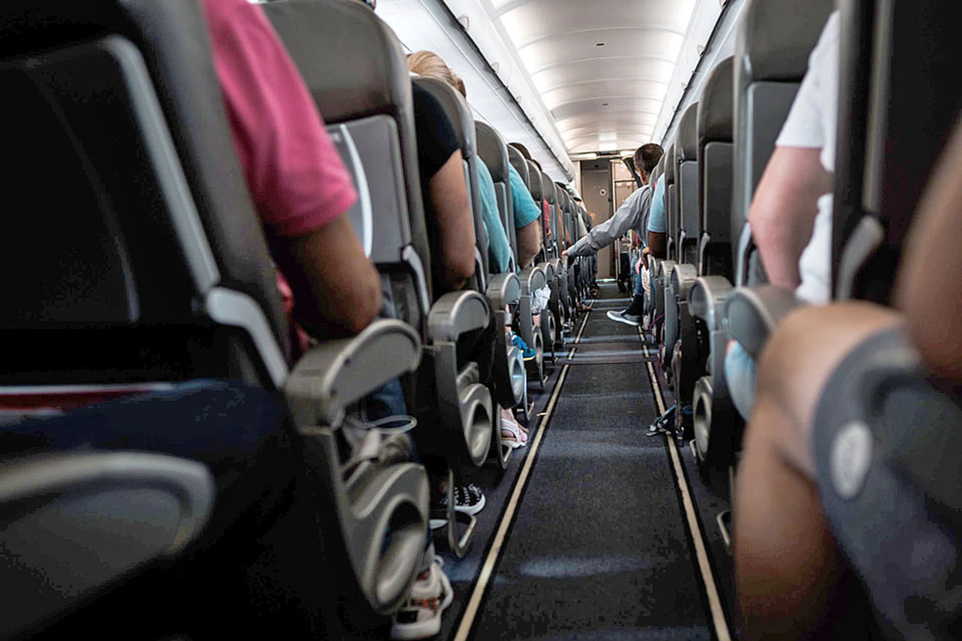 The completely correct guide to getting off a plane - The Business Times