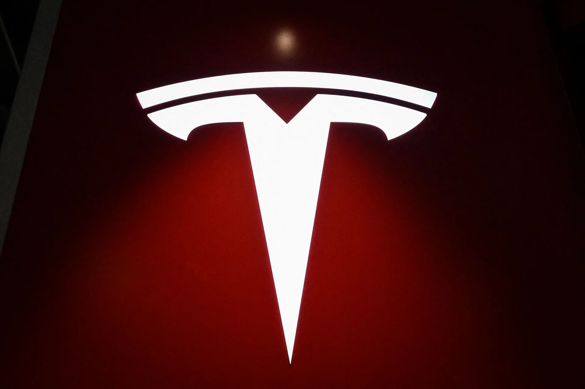 Tesla recalls 130,000 vehicles in US on touchscreen display malfunction ...