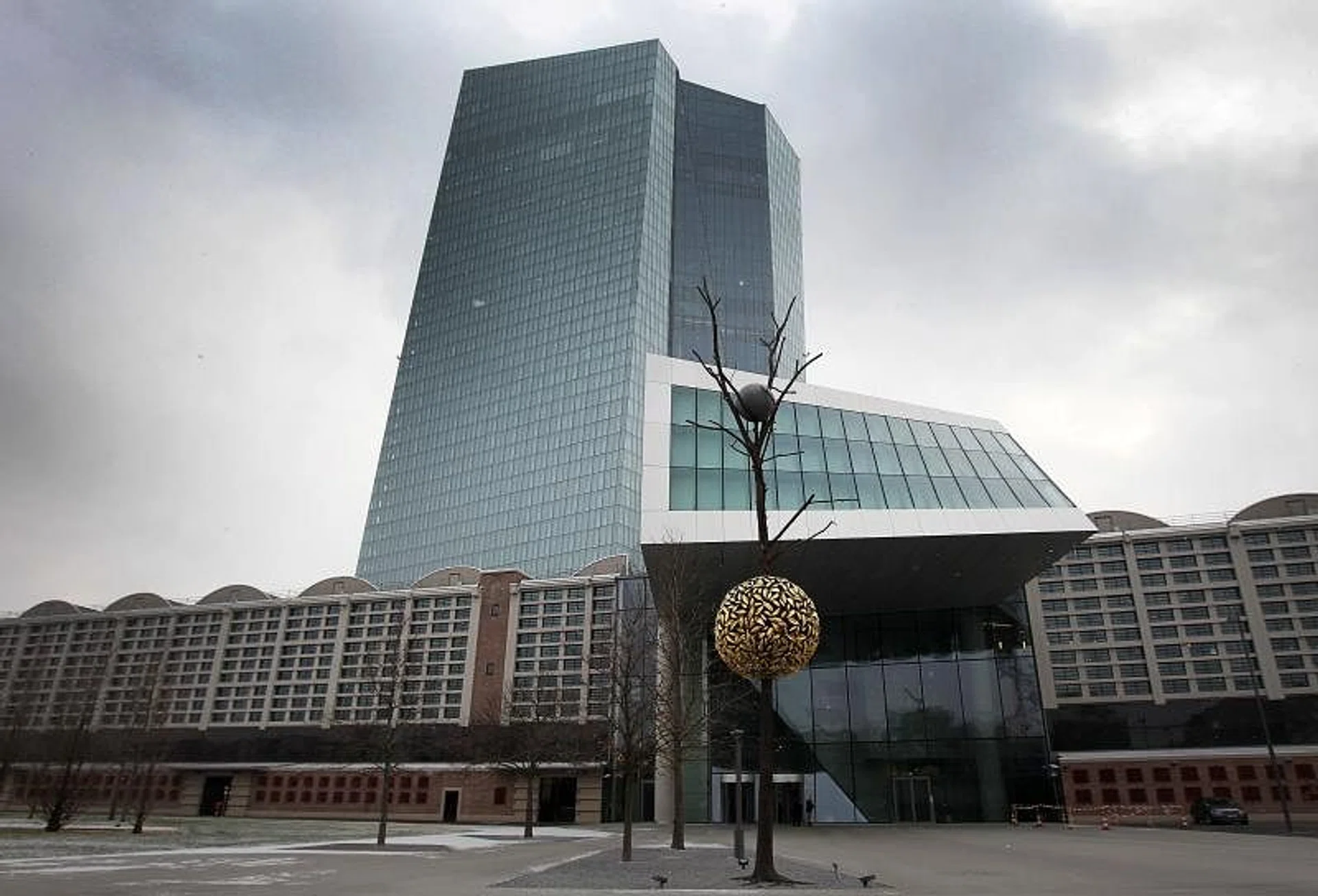 The world now has a record US$13 trillion of bonds with below-zero ...