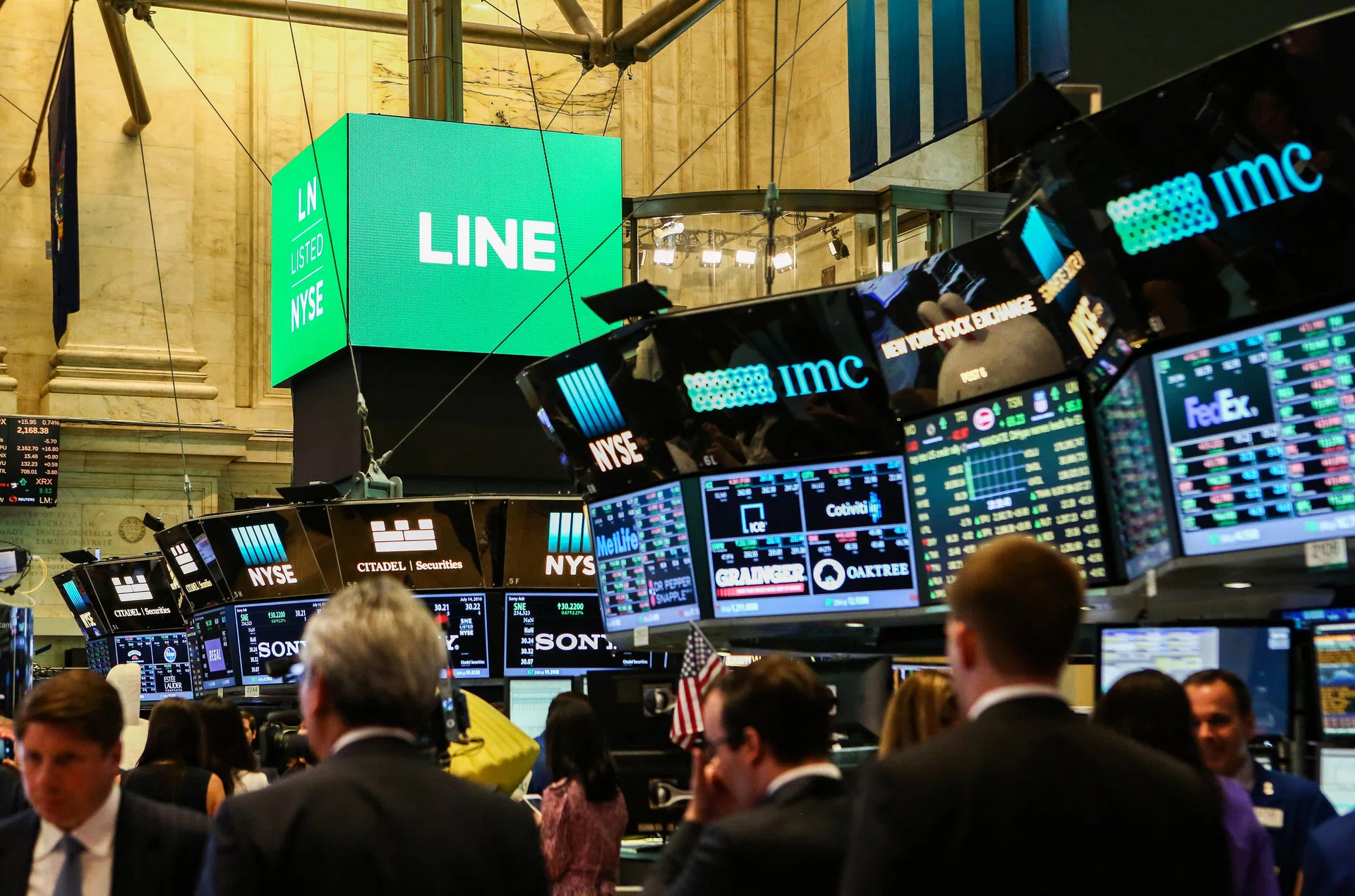 US: Dow edges to new record; weak Netflix hits Nasdaq - The Business Times