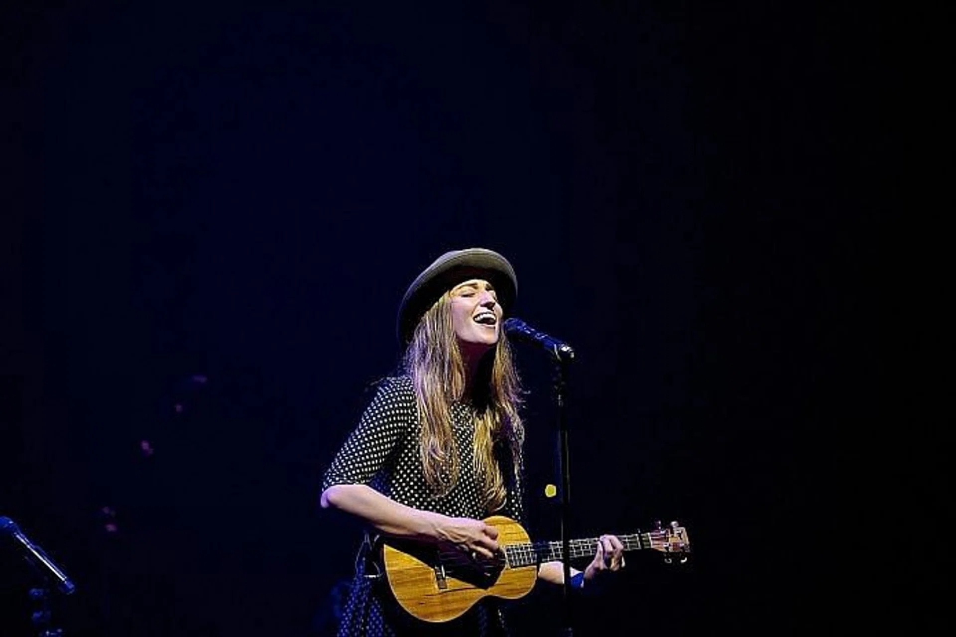 Sassy Sara works the crowd - The Business Times