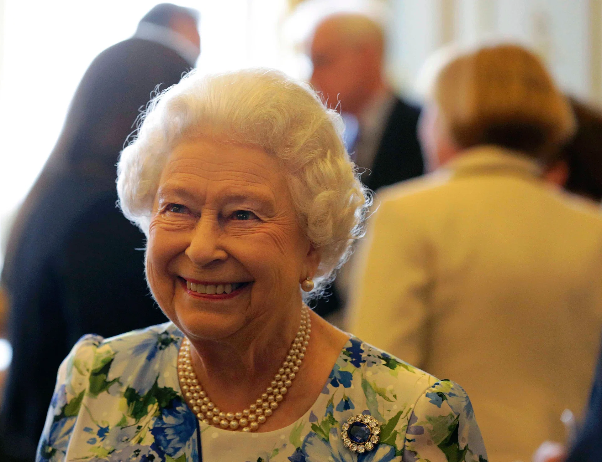 Queen caught on camera describing 'very rude' Chinese officials - The ...