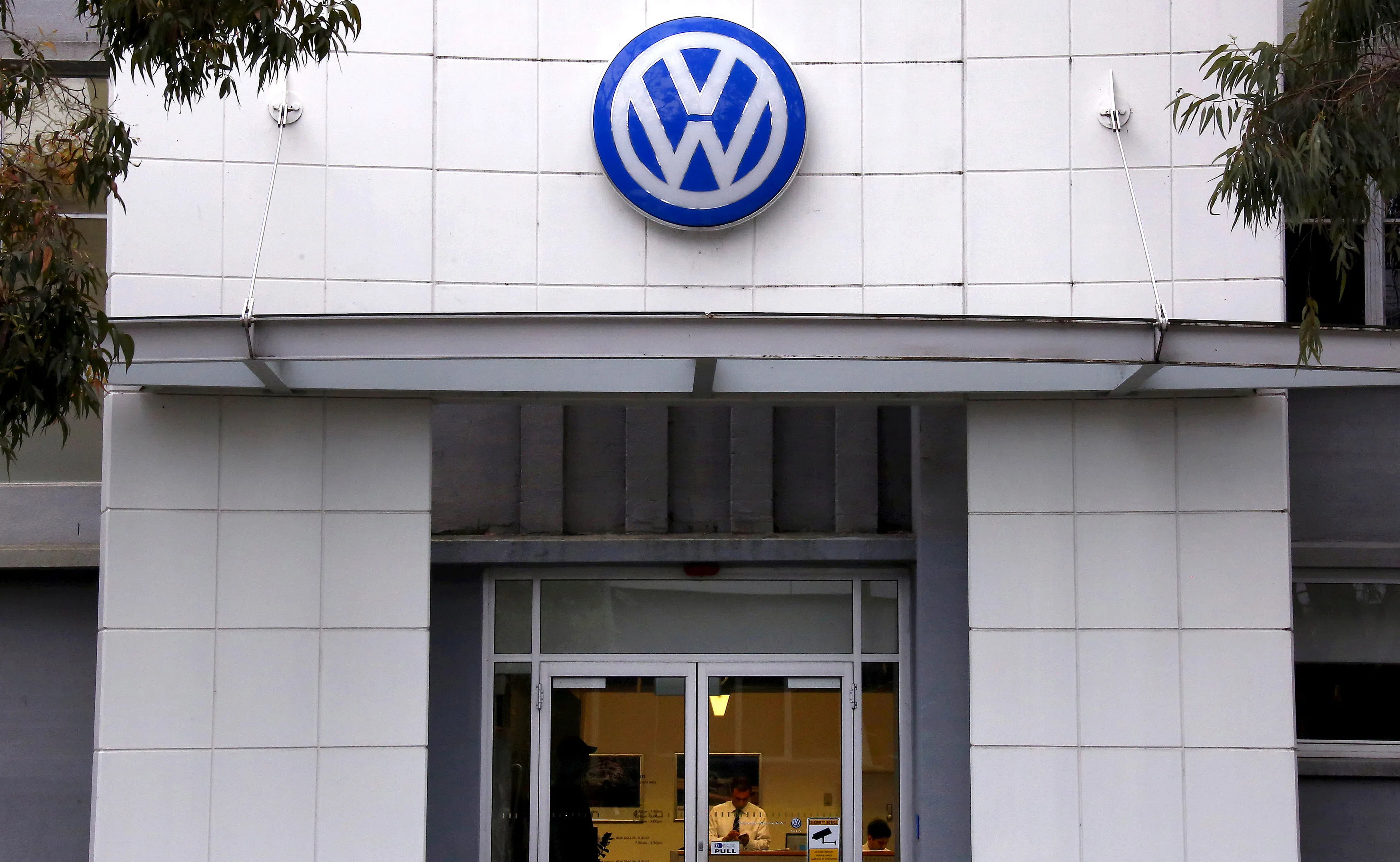 VW factories to raise efficiency by up to 8%: Handelsblatt