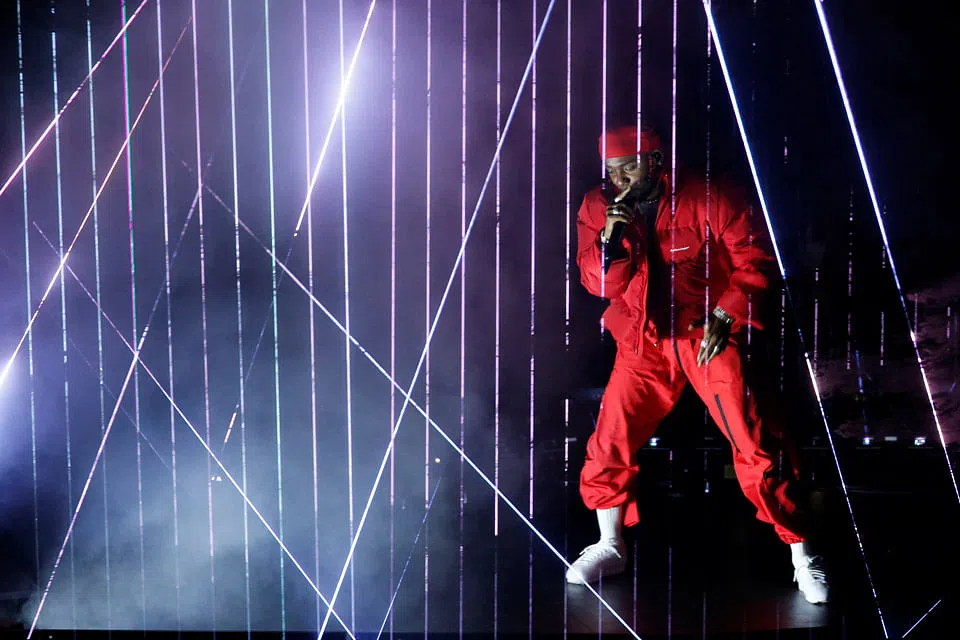 Rapper Lamar bags 6 awards in politically charged MTV awards - The ...