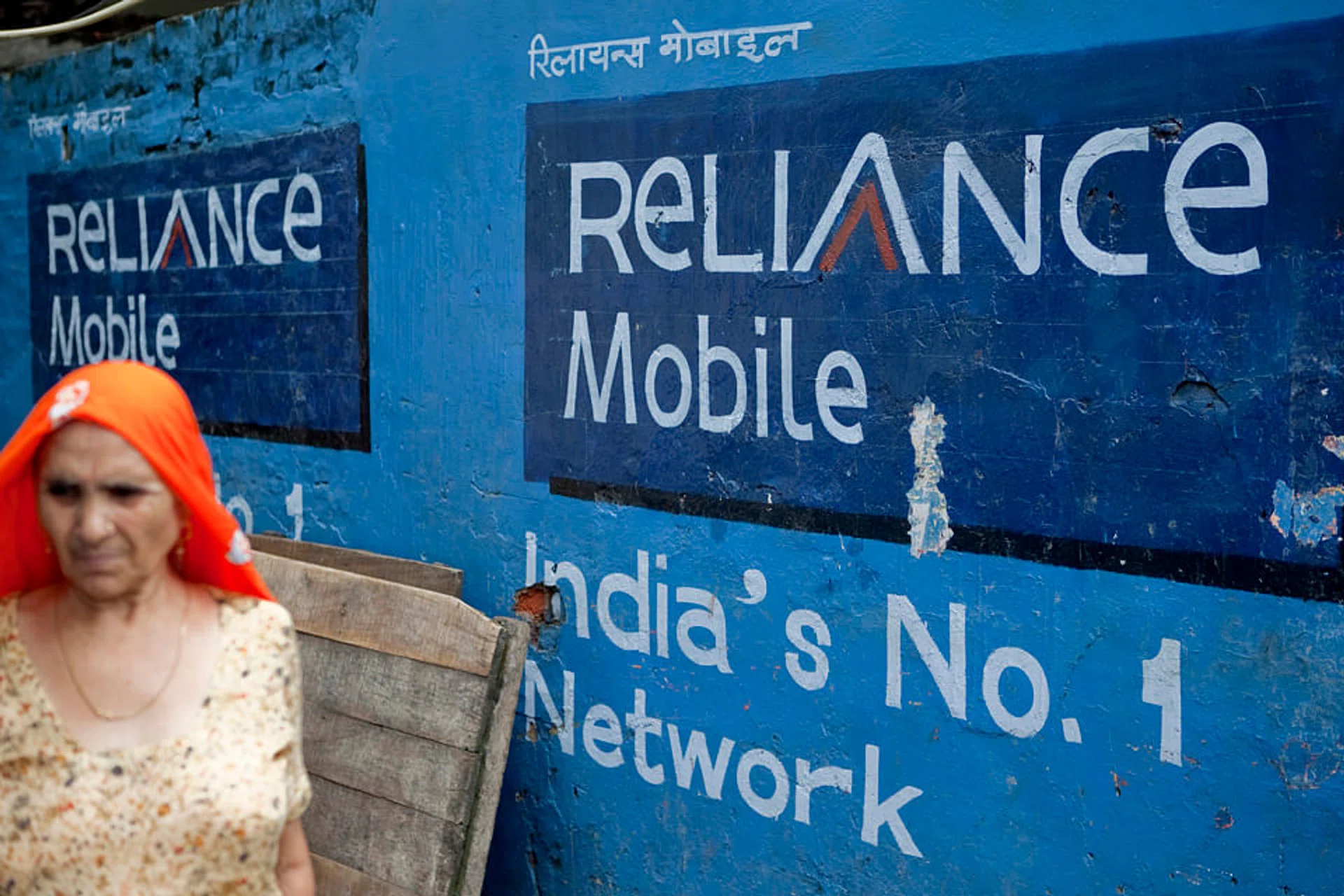India's Reliance unveils fibre broadband service in 1,100 cities - The ...