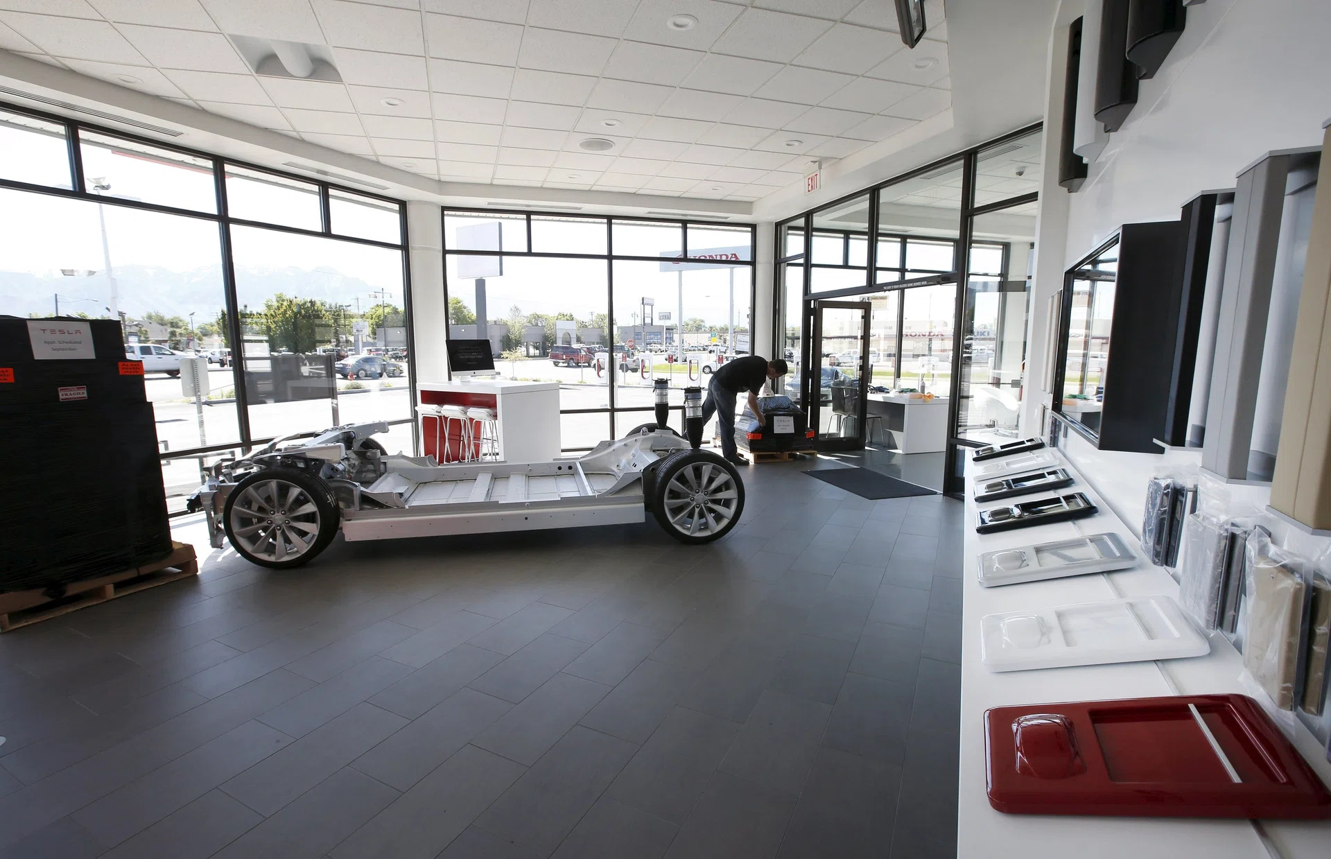 Tesla CFO Deepak Ahuja to retire, help find replacement - The Business ...