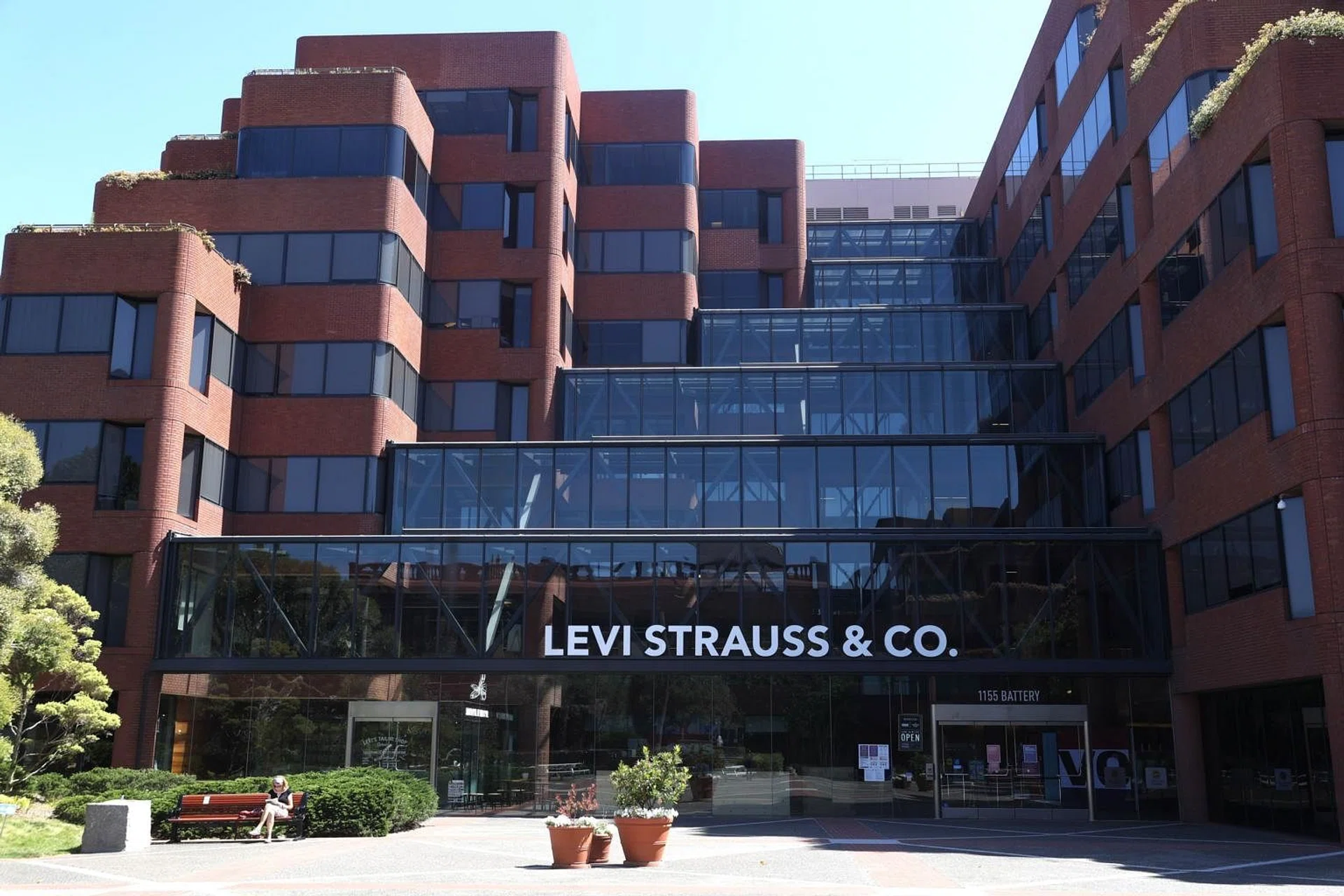 Levi CEO hunts for good lease deals to add stores amid pandemic - The ...
