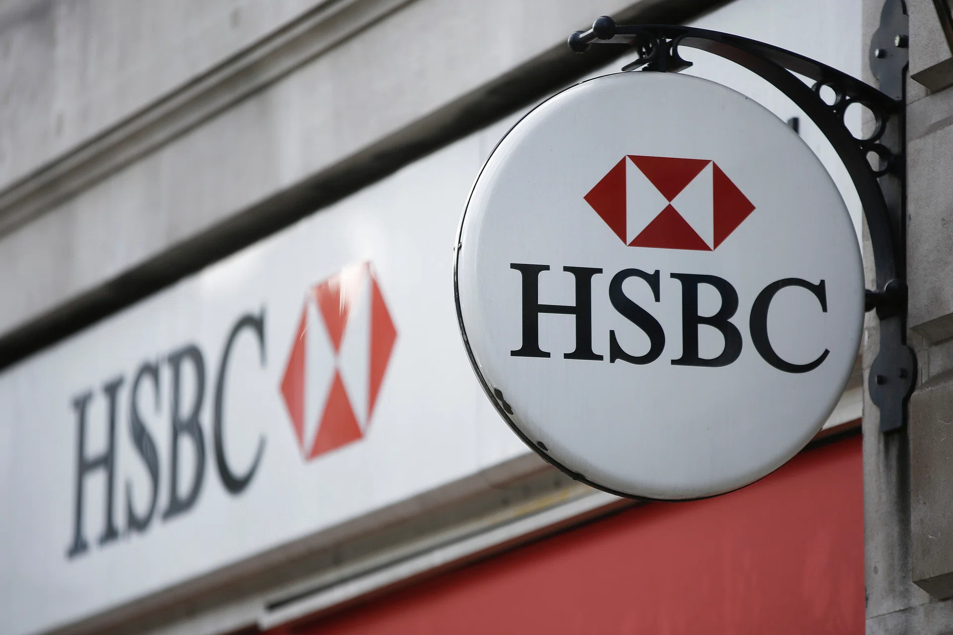 HSBC overhauls pay policies, warns of Brexit impact - The Business Times