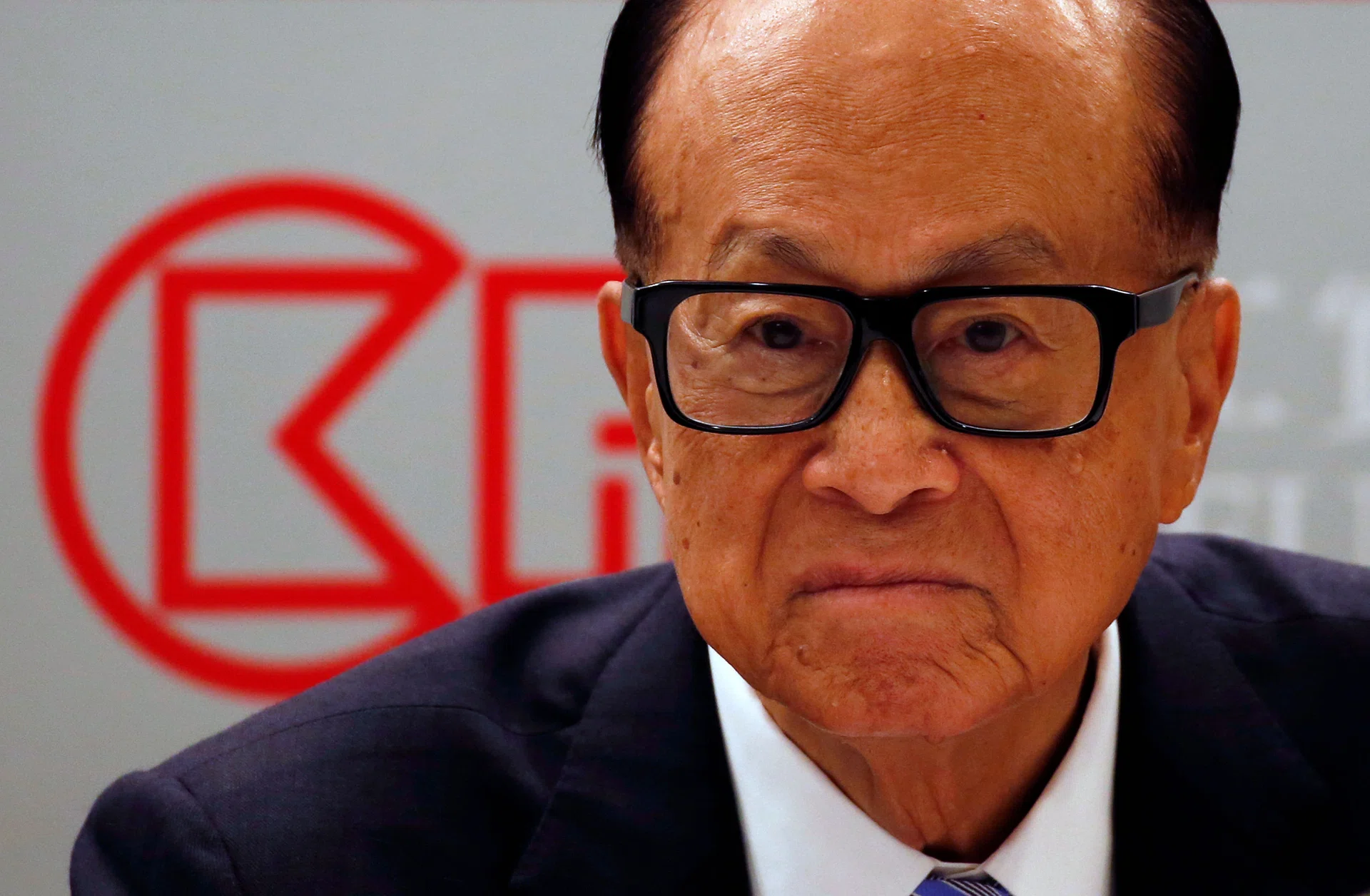 Hong Kong's 'Superman' Li mulls Plan B after O2 deal rejected - The ...