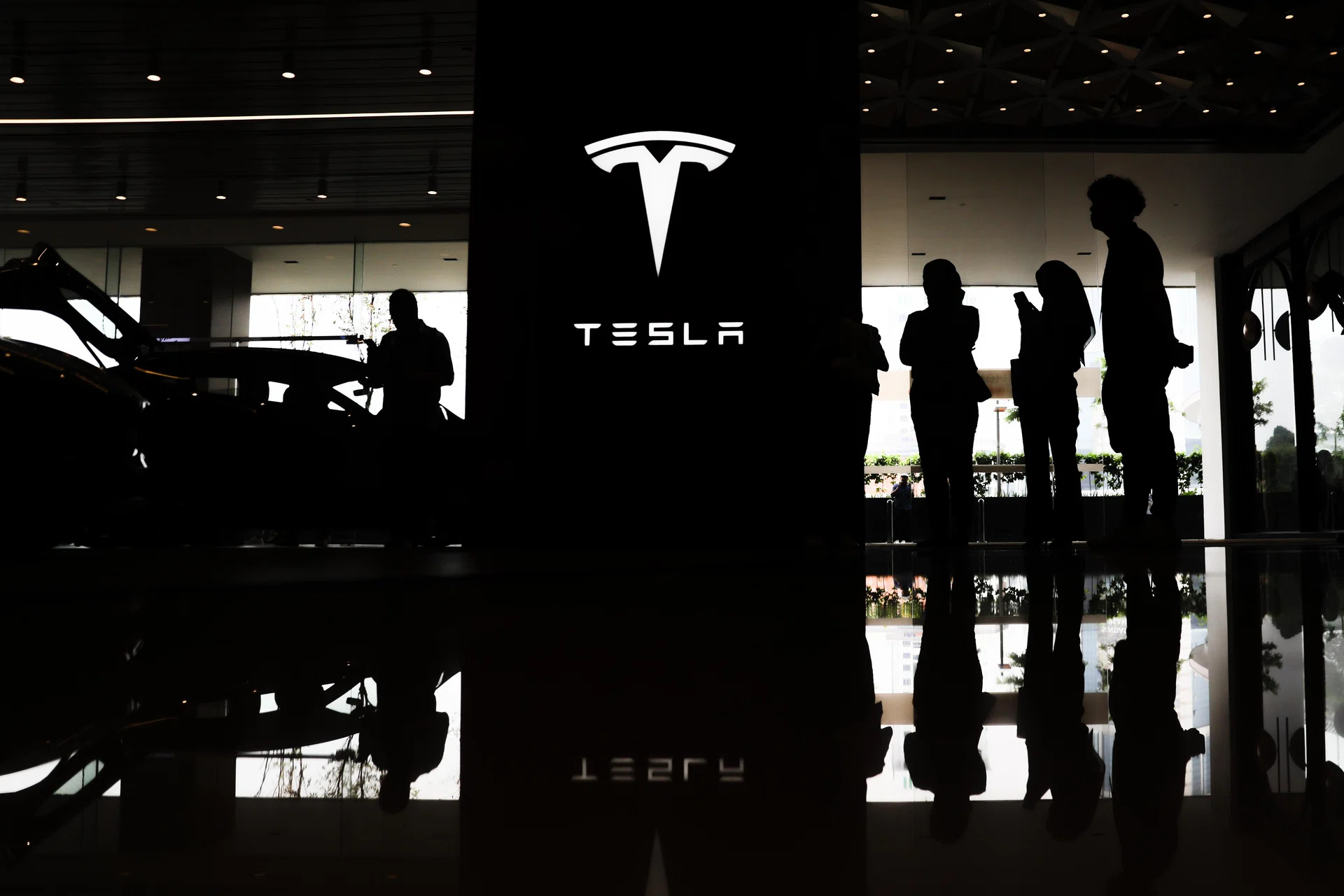 Tesla aware of Autopilot steering malfunction before fatal crash ...