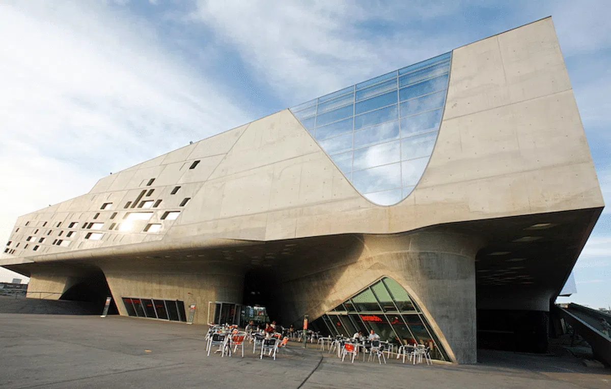 11 Iconic Designs: A Tribute To The "Queen Of The Curve," Architect ...