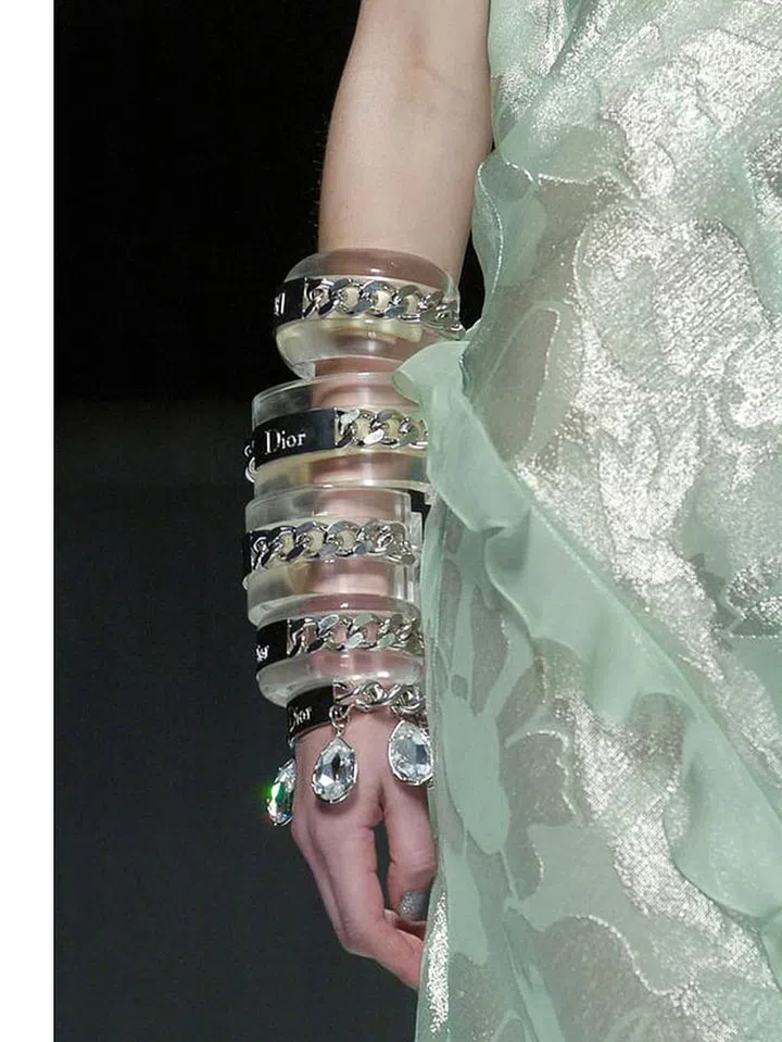 The 5 Quintessential 2000s Accessories Trends That Are Coming Back (For ...